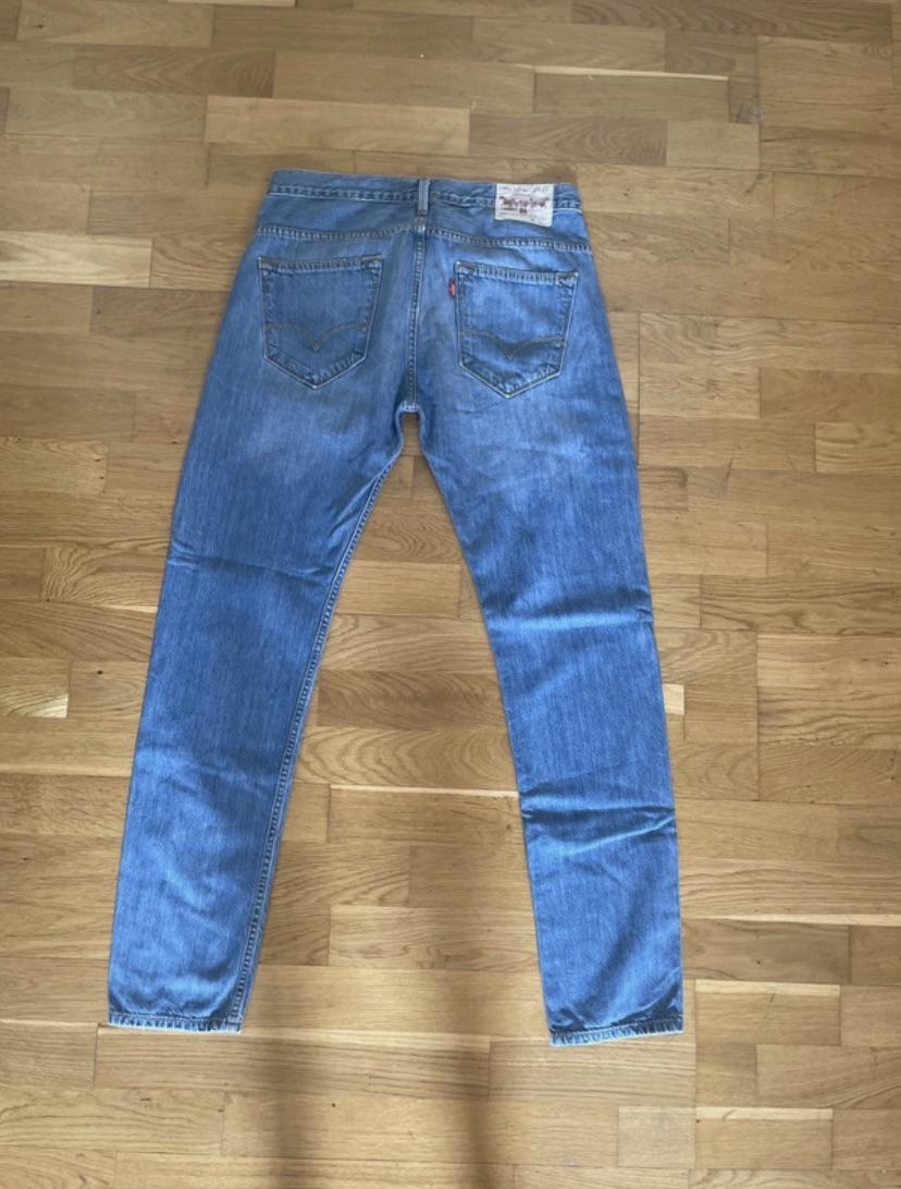 Are these fake Levi’s? Never seen a white tag before. | Scrolller