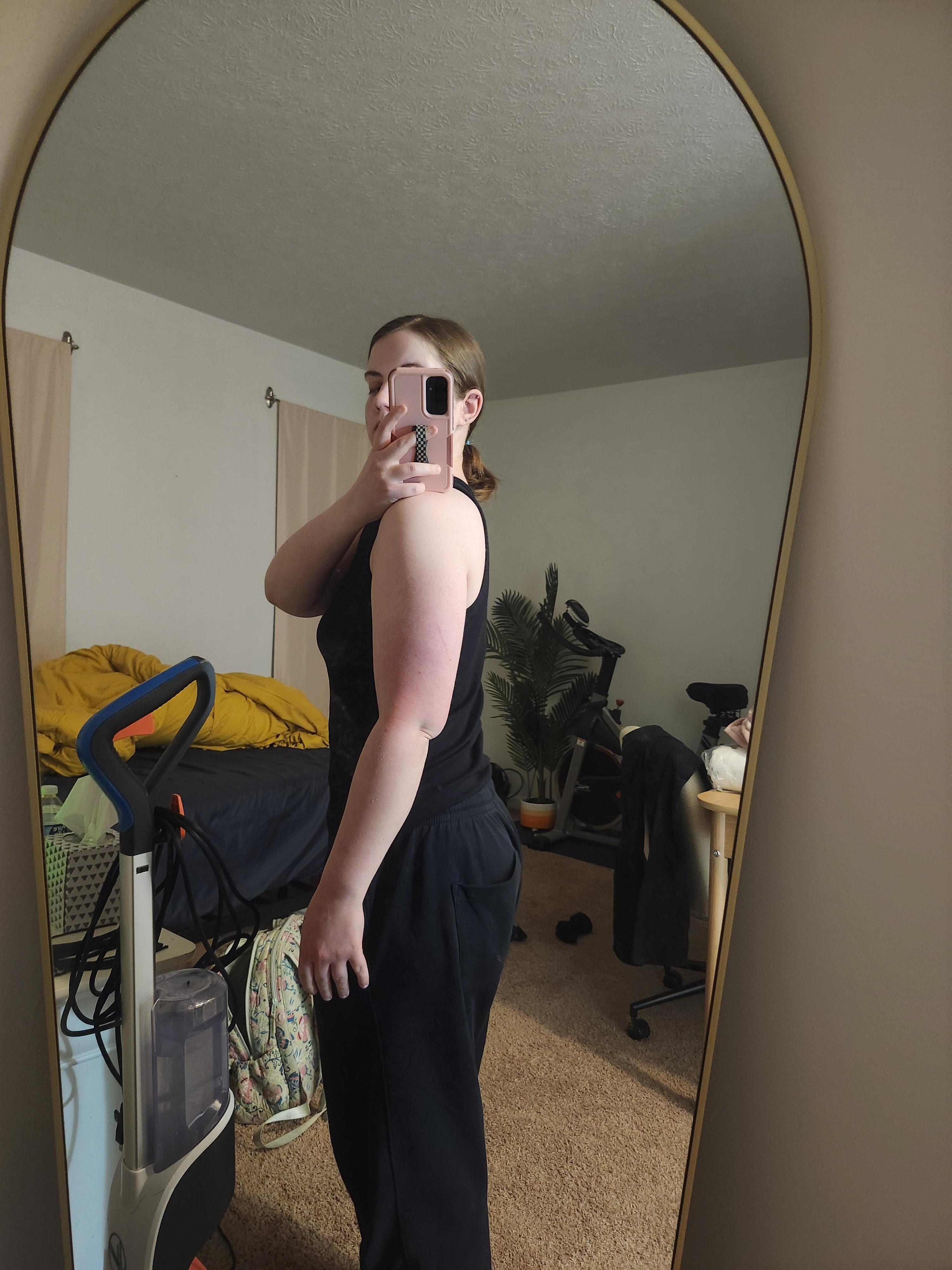 How bad are my arms? 20F | Scrolller