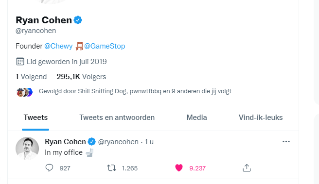 2 pictures, in his recent tweet he's just telling us he got shit done today, he liked this ...