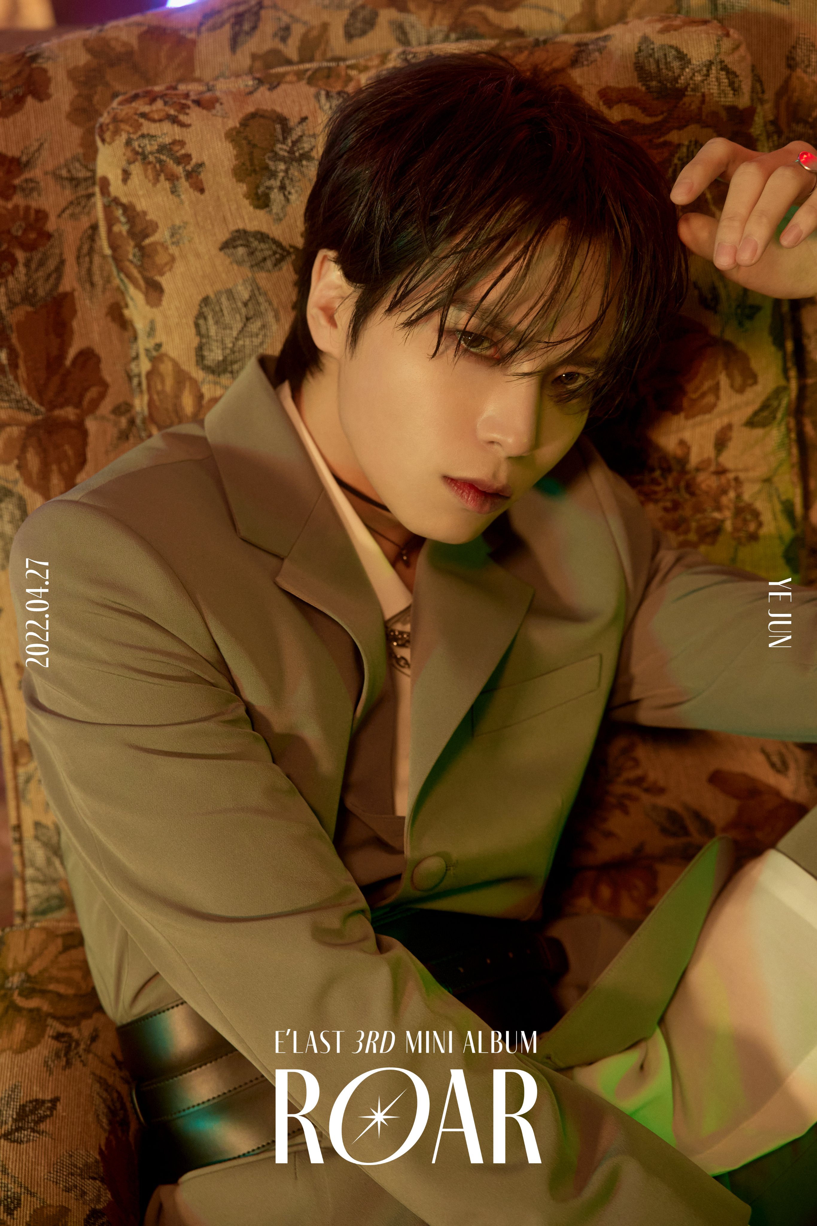 Discover more like Kpop: E'LAST - ROAR (Gray & Red ver. Concept Images - Yejun) and Related ...