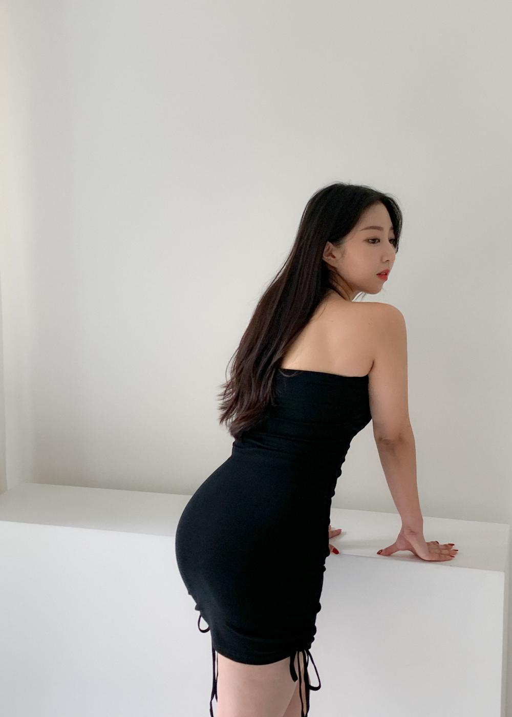 Parkssunwoo: Elegance meets provocative dress | Scrolller