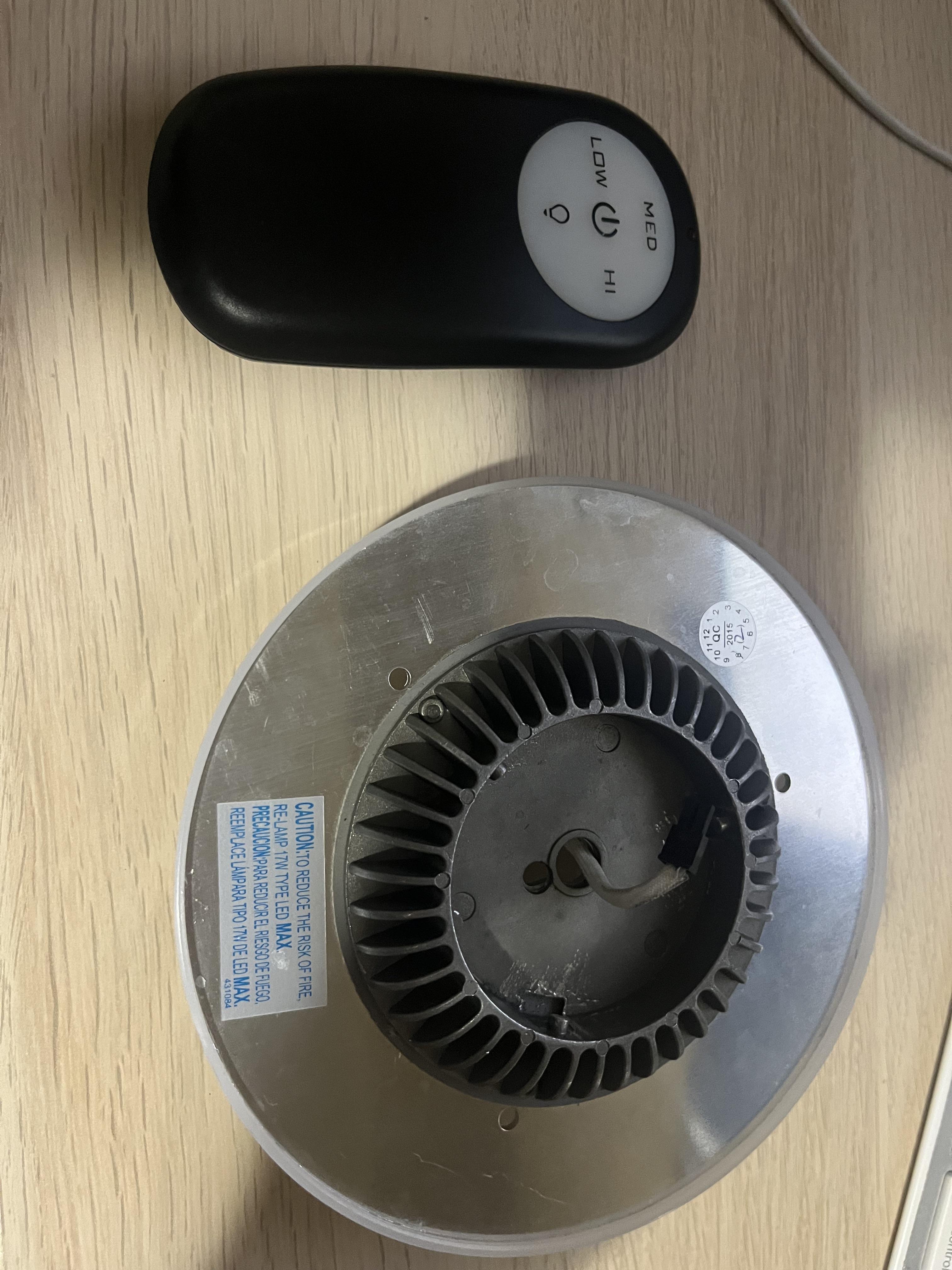 How can I remove this ceiling fan light cover? Driving me nuts! | Scrolller