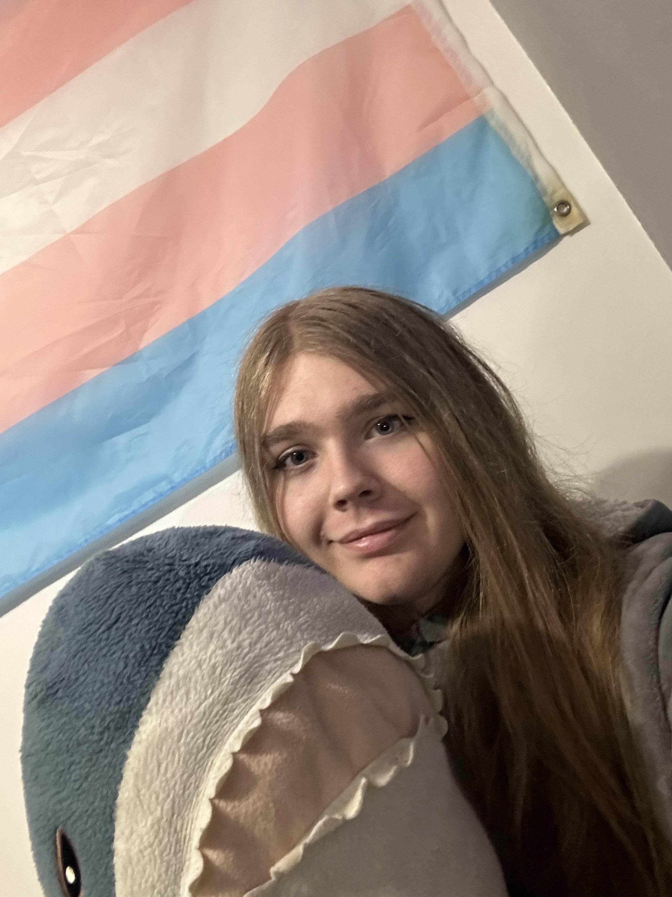 I’m feeling really pretty for the first time in awhile :3 (feat. blåhaj) | Scrolller