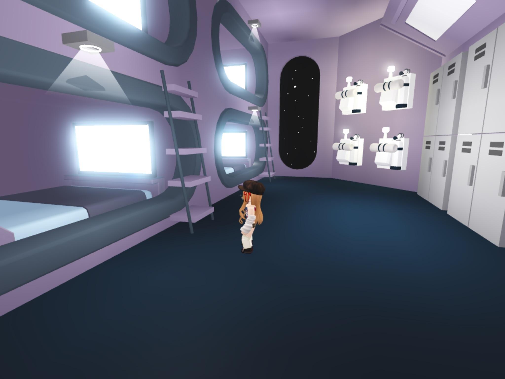 Trading space station glitch build | Scrolller