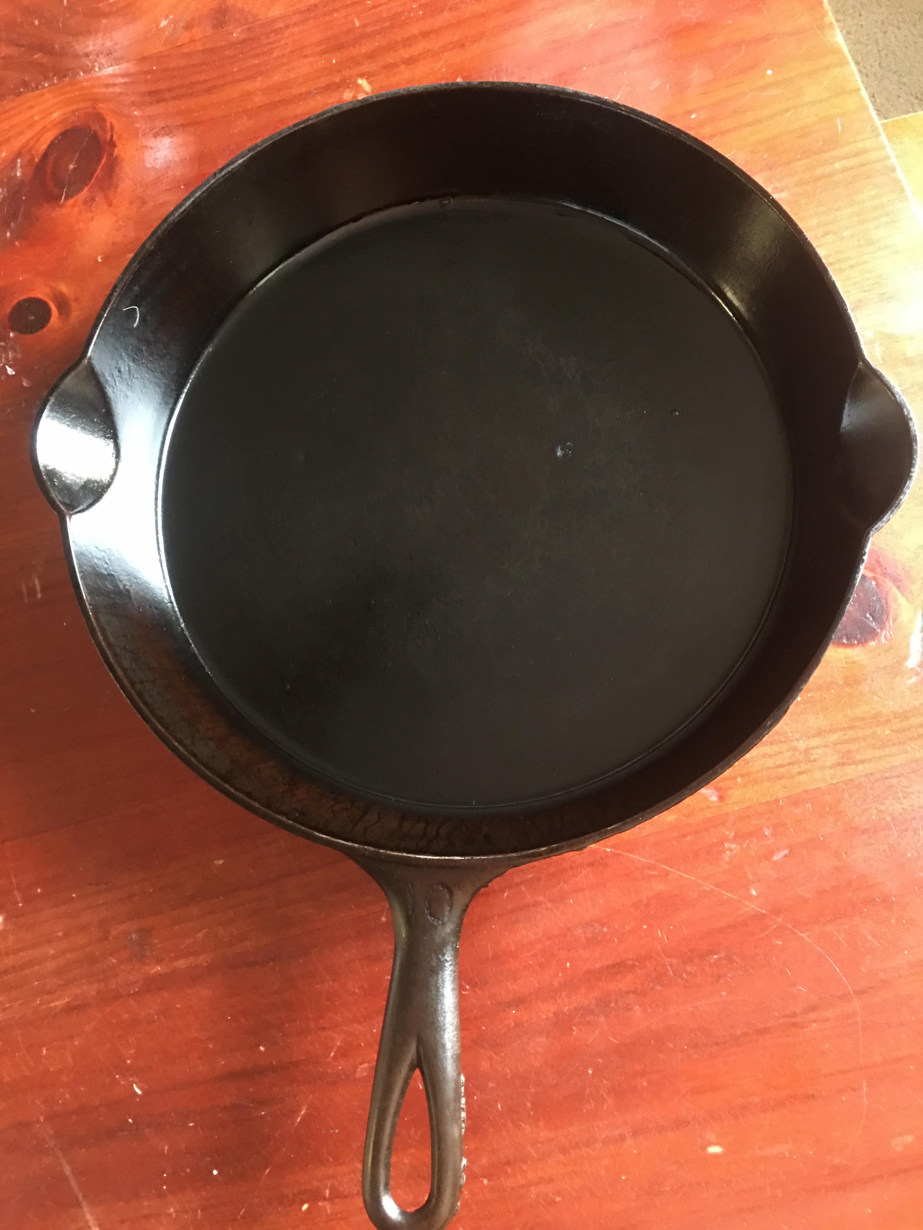 Can anybody help me identify this skillet? Only clear markings are the “10” at the base of the ...