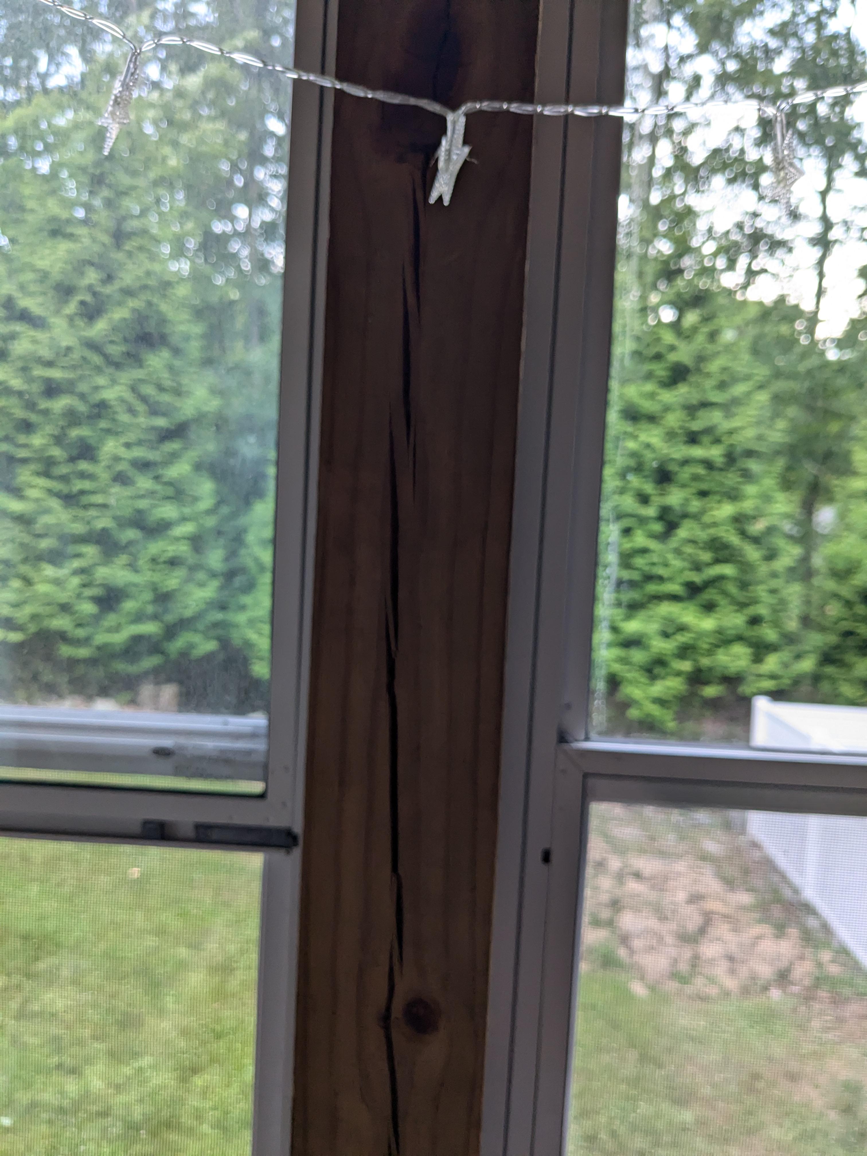 Support beam vertical crack? | Scrolller