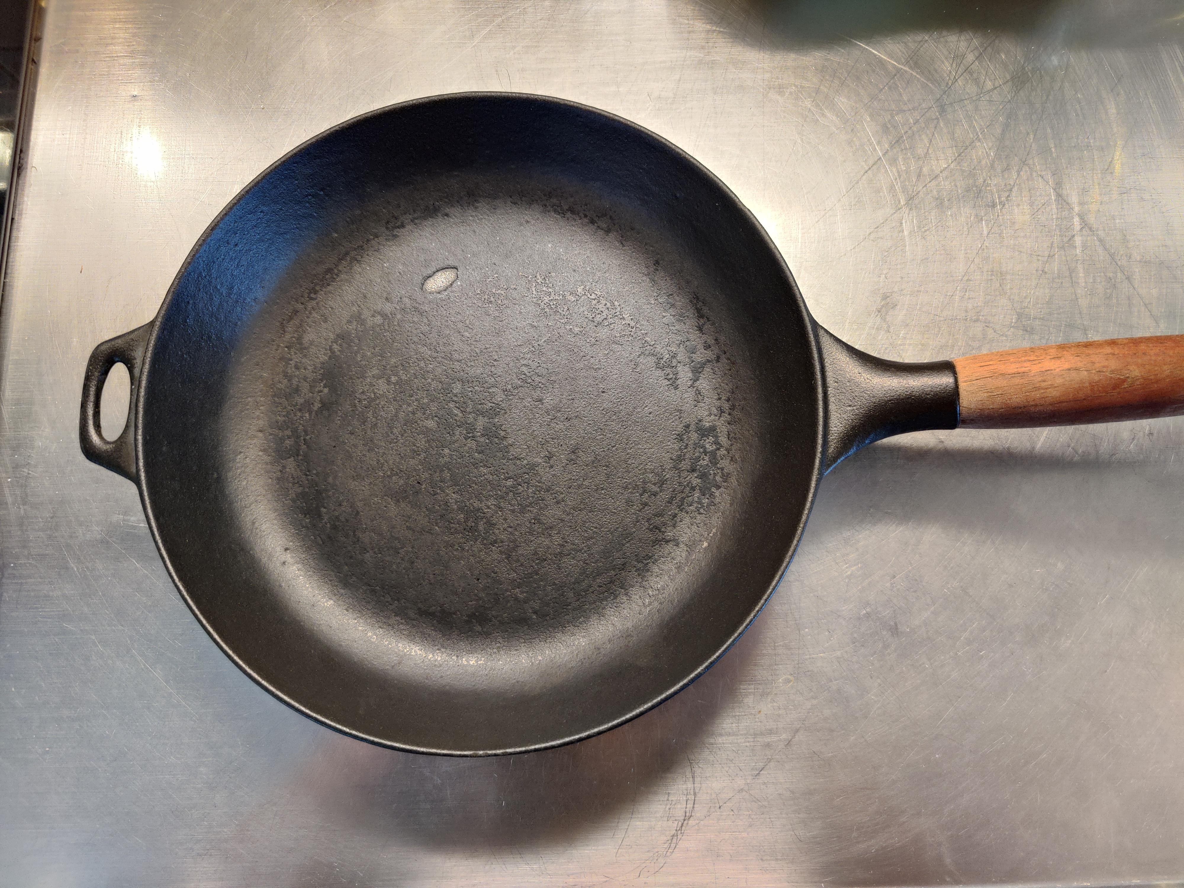 I just received this pan from my grandma, and it probably hasn't been used in 15 years or more ...