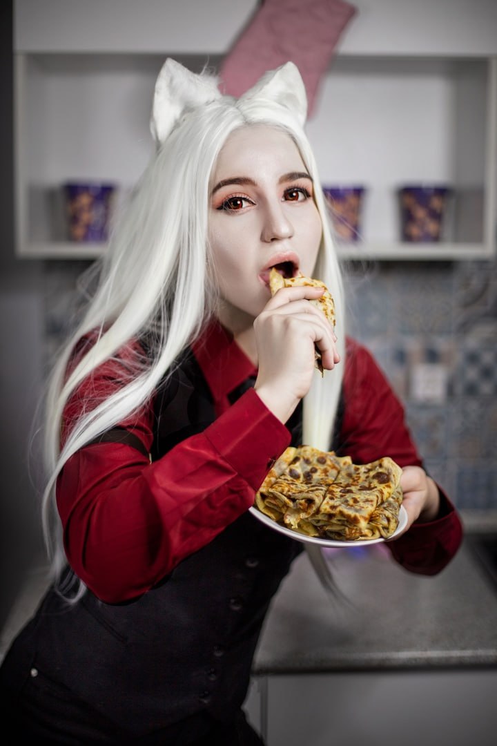 Cosplay Cerberus | Scrolller