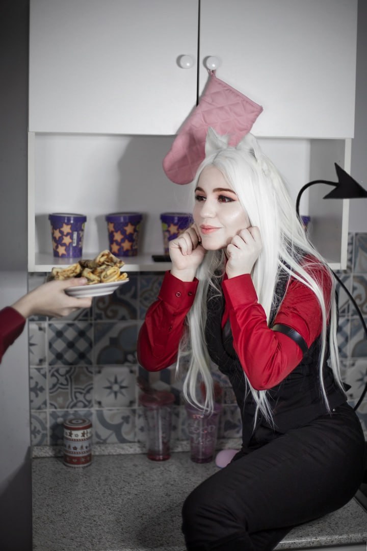 Cosplay Cerberus | Scrolller