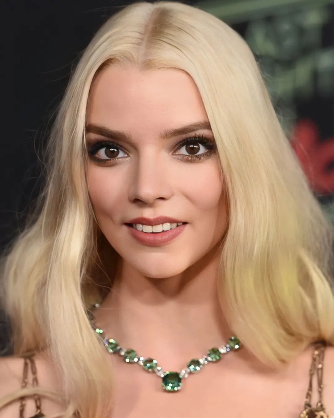 Golden Anya | Scrolller