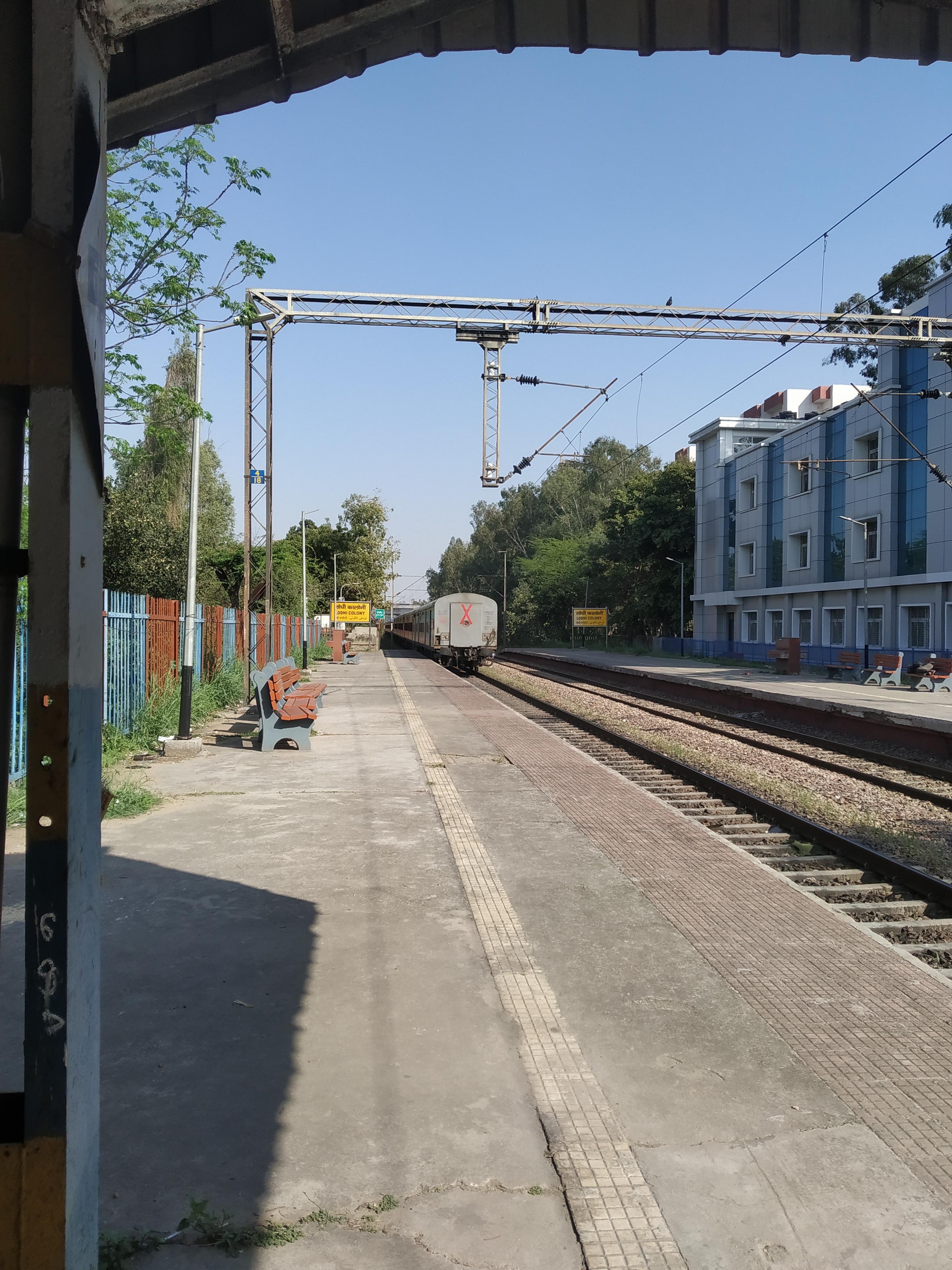 Discover more like Delhi: Some nice guy shared this abandoned station in the middle of the ...