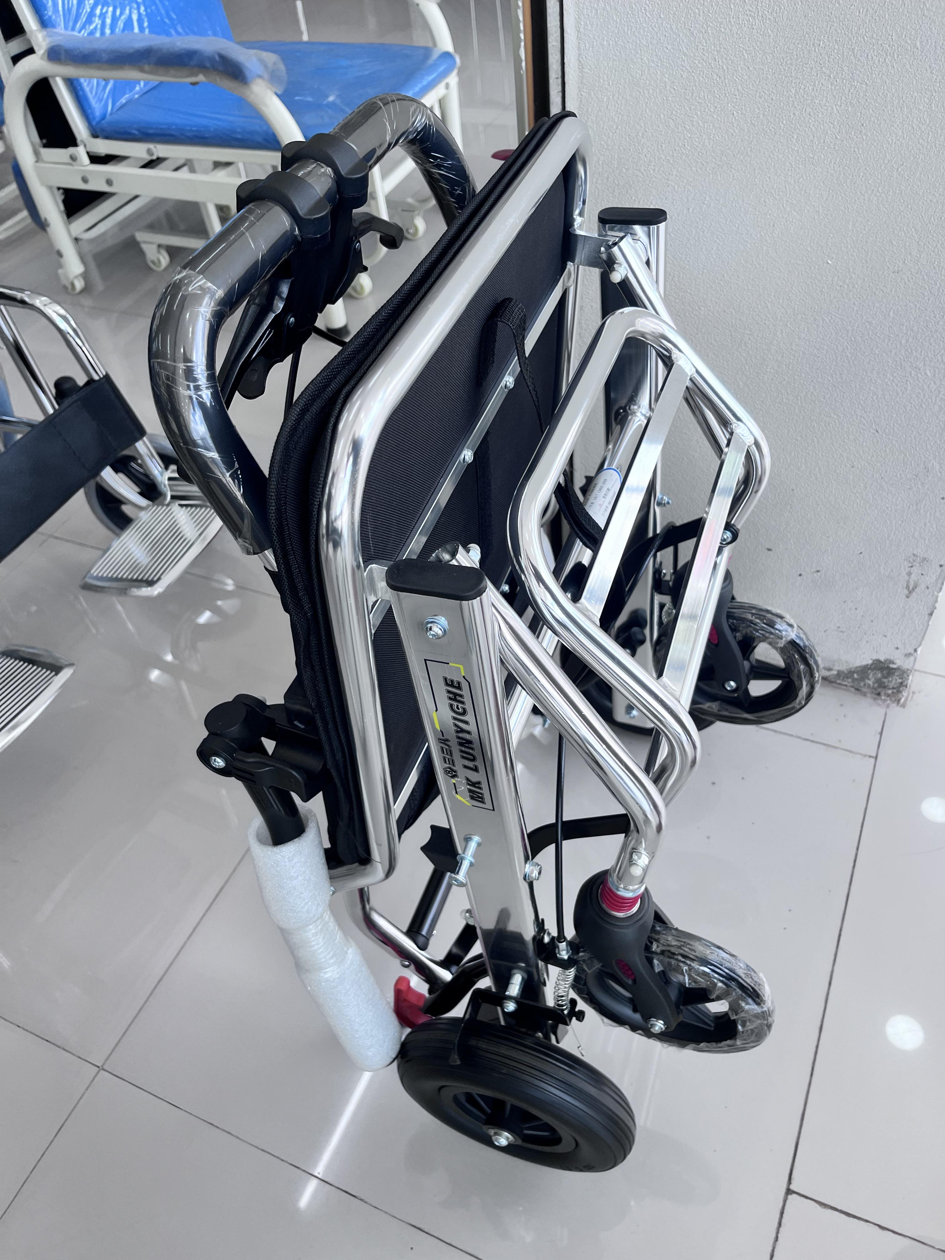 Foldable Wheelchair Question | Scrolller