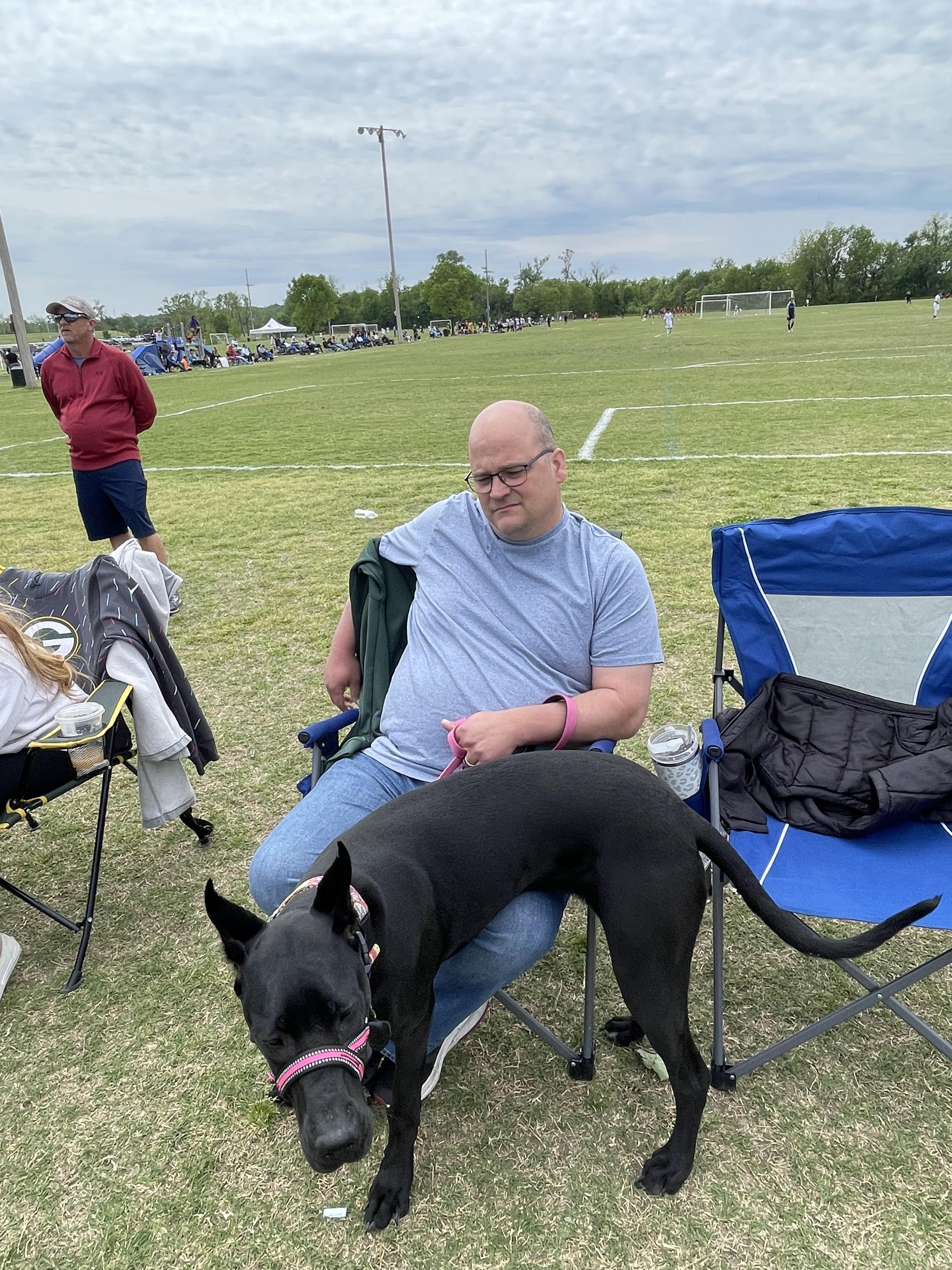 If she fits she sits! | Scrolller