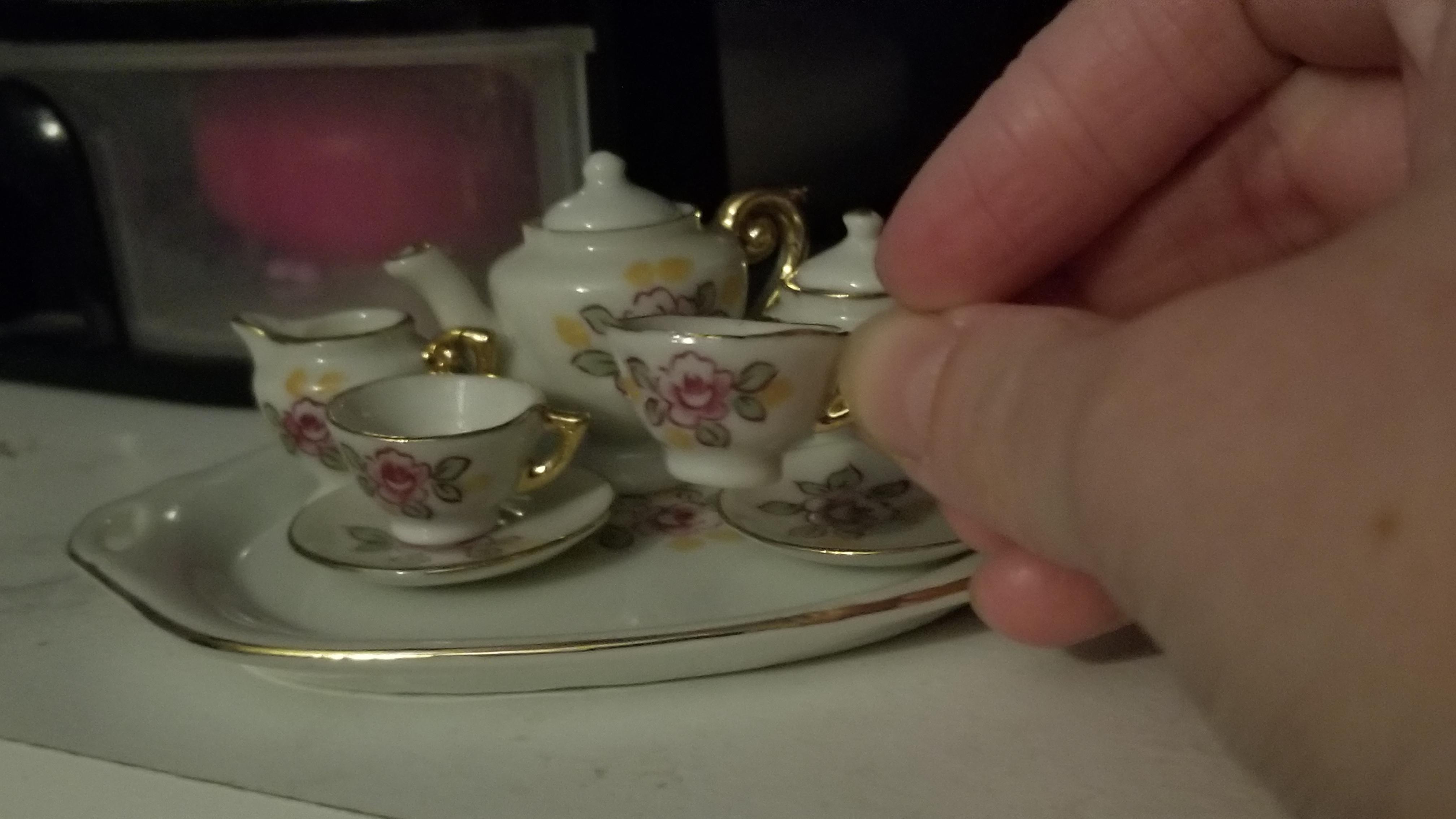 Tiniest Teaset | Scrolller