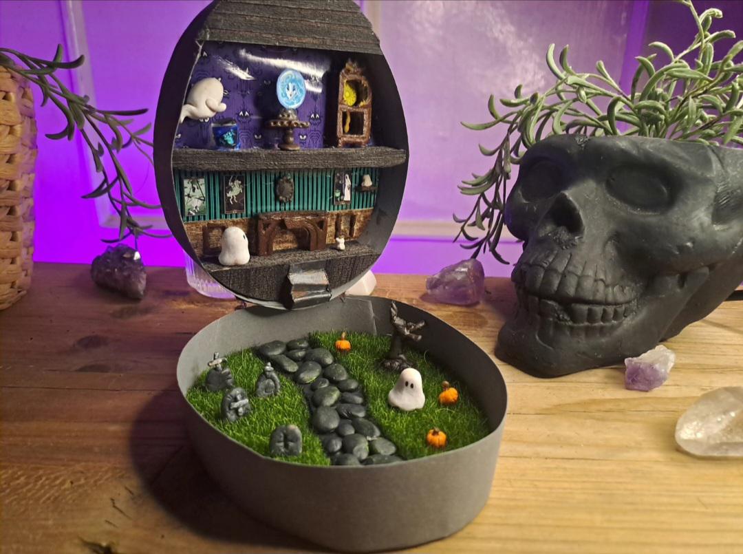I made a spooky Haunted Mansion Polly Pocket | Scrolller