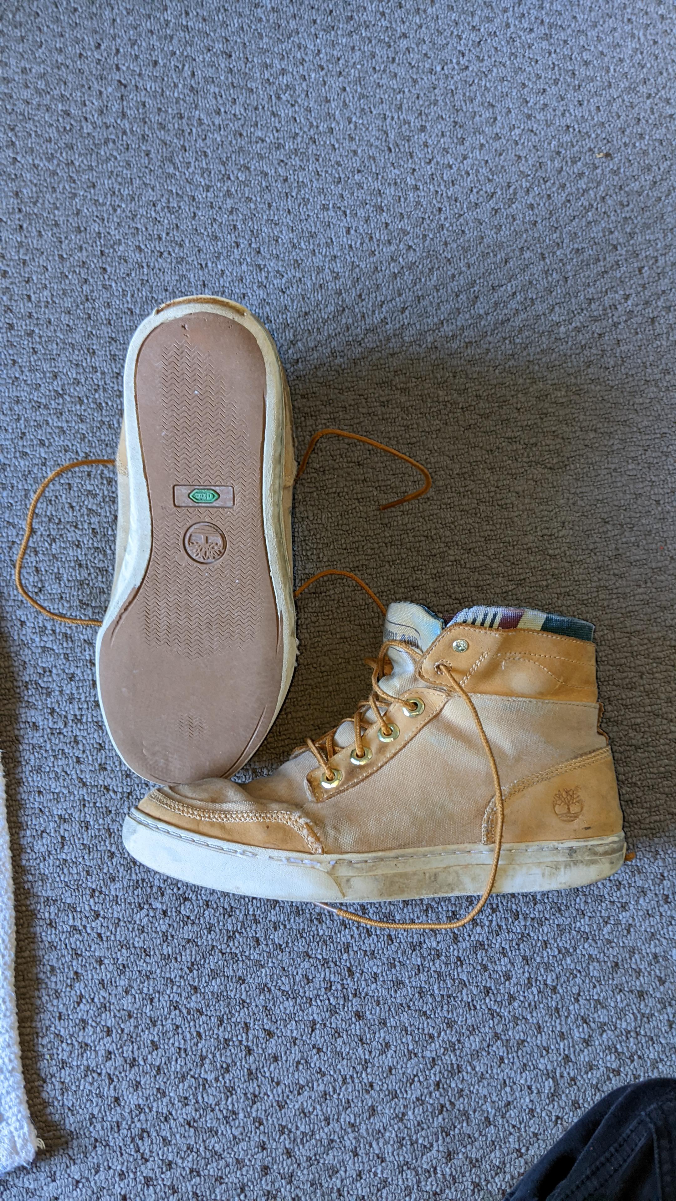 Help finding these shoes | Scrolller
