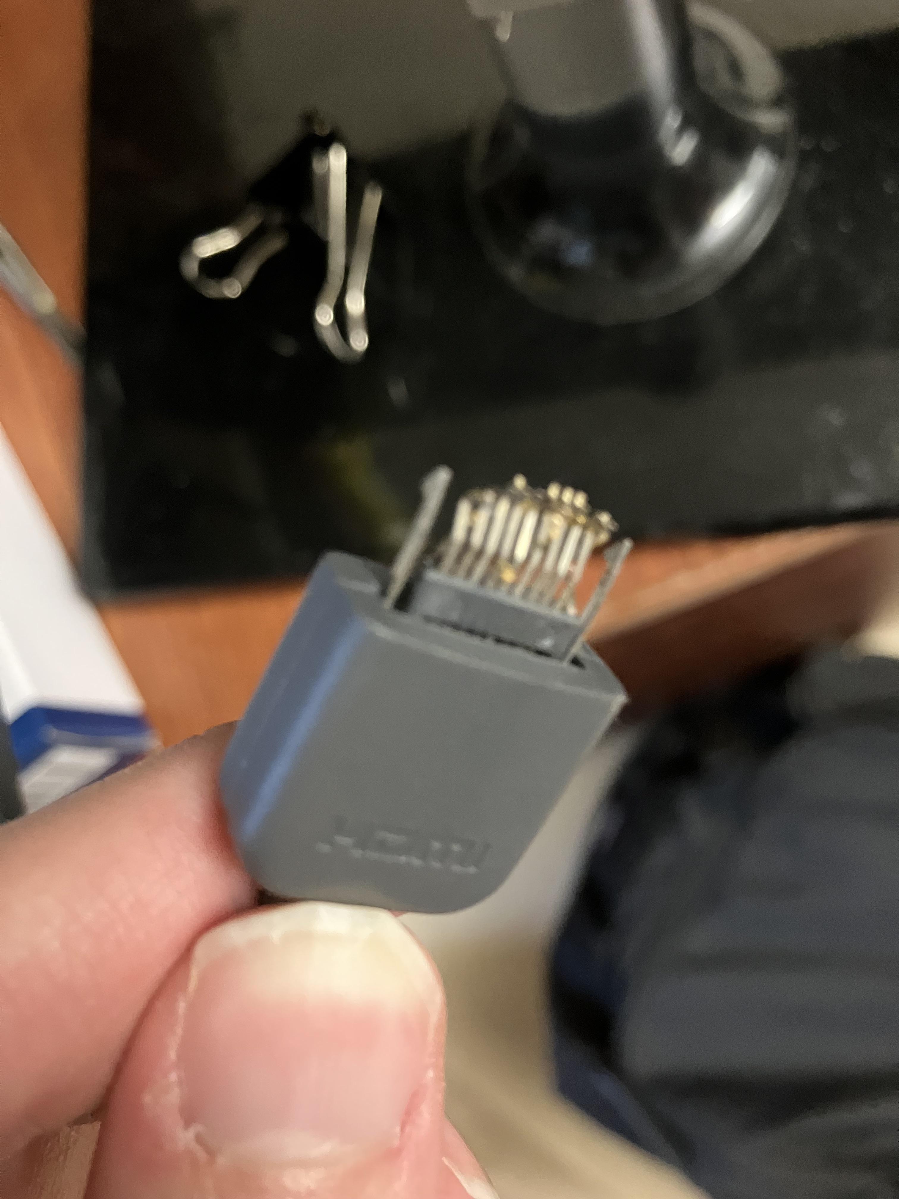 HDMI head stuck in monitor | Scrolller