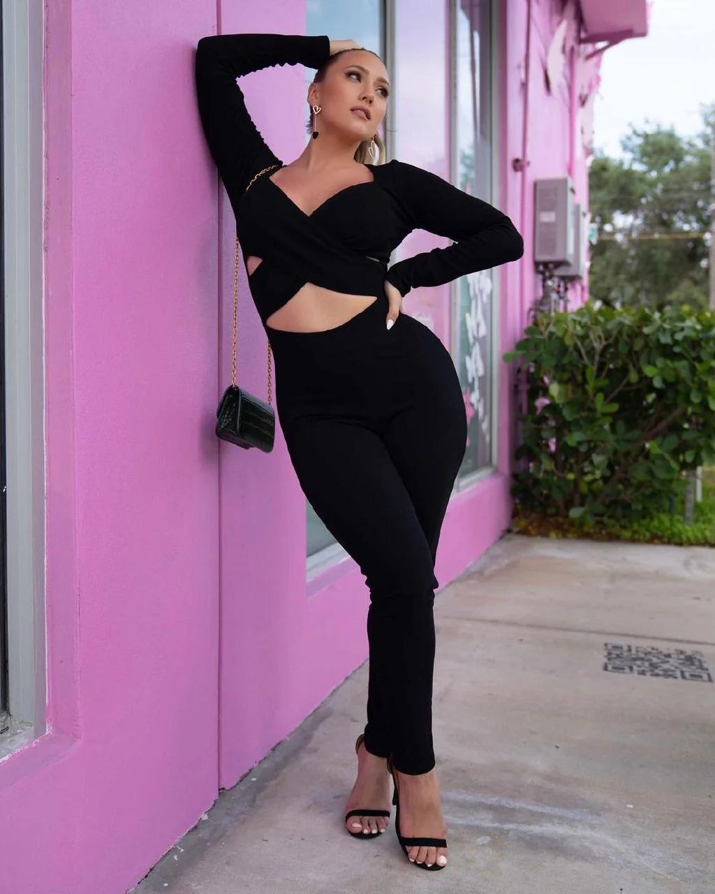 AJ Applegate | Scrolller