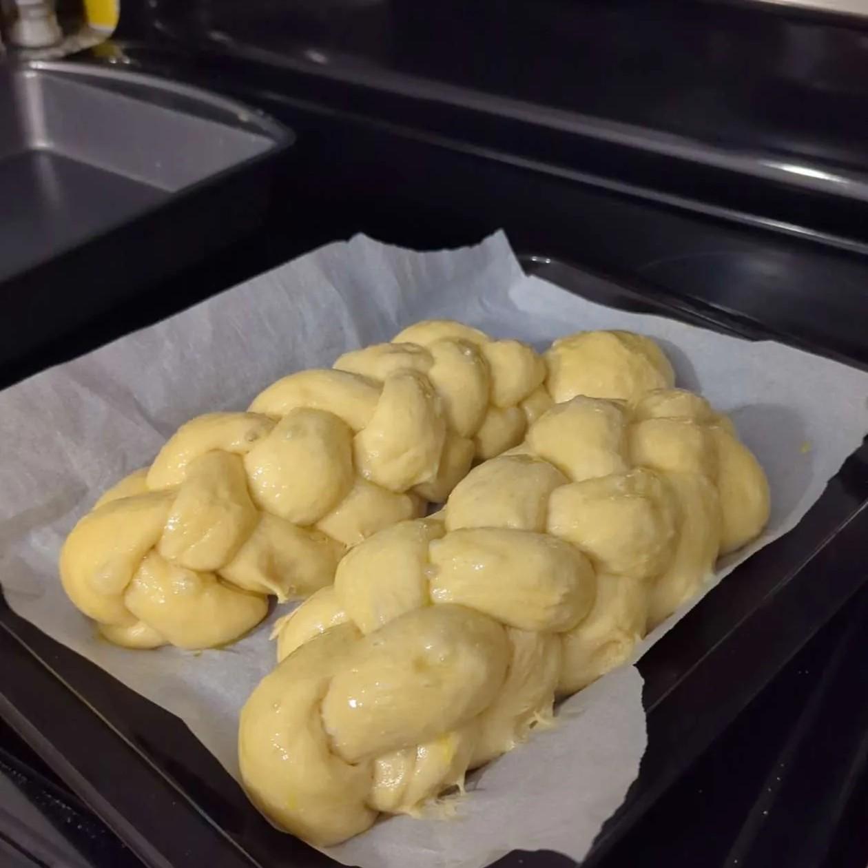 My first attempt at Challah | Scrolller
