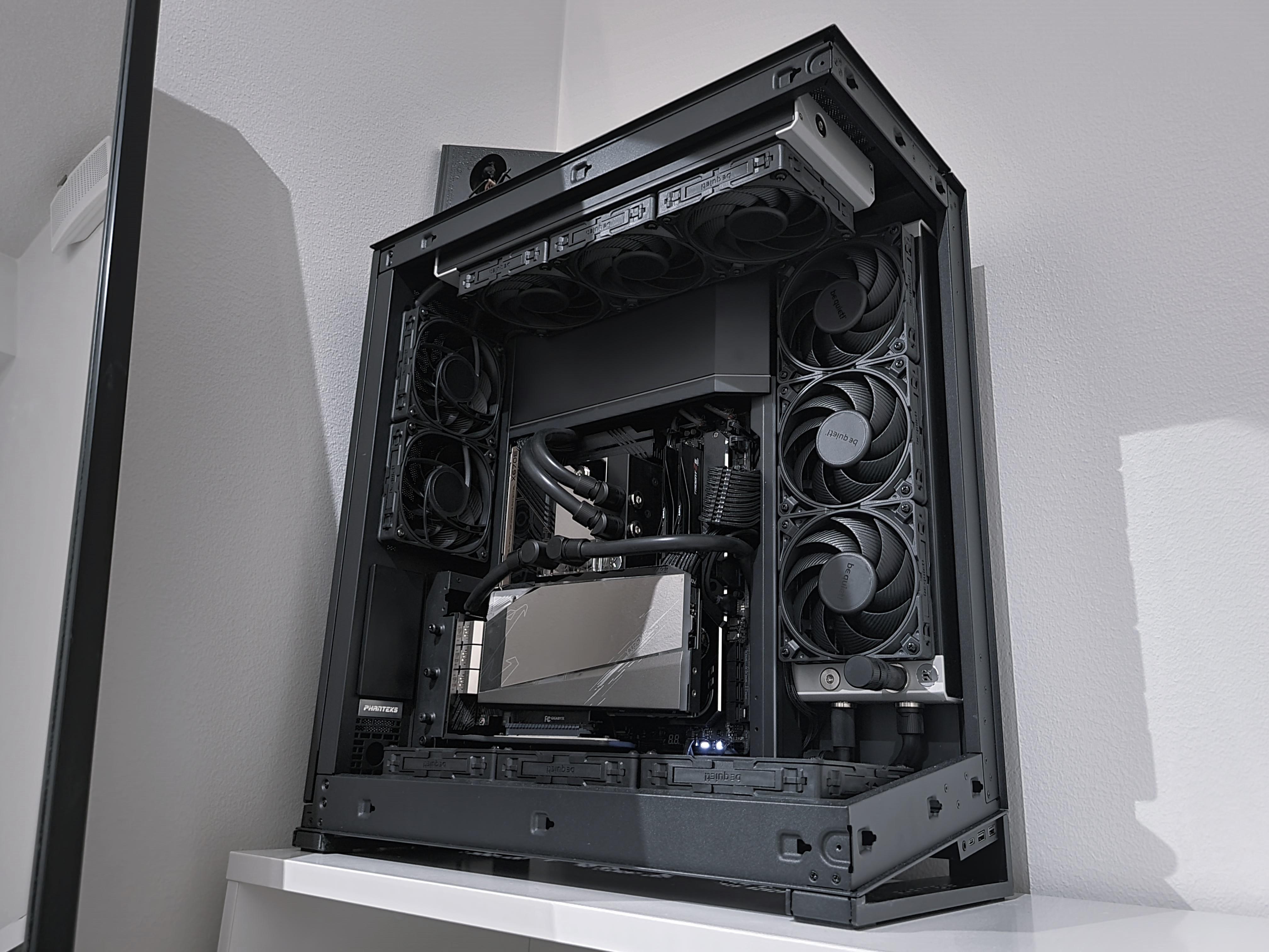 Big case, minimal build, full custom loop | Scrolller