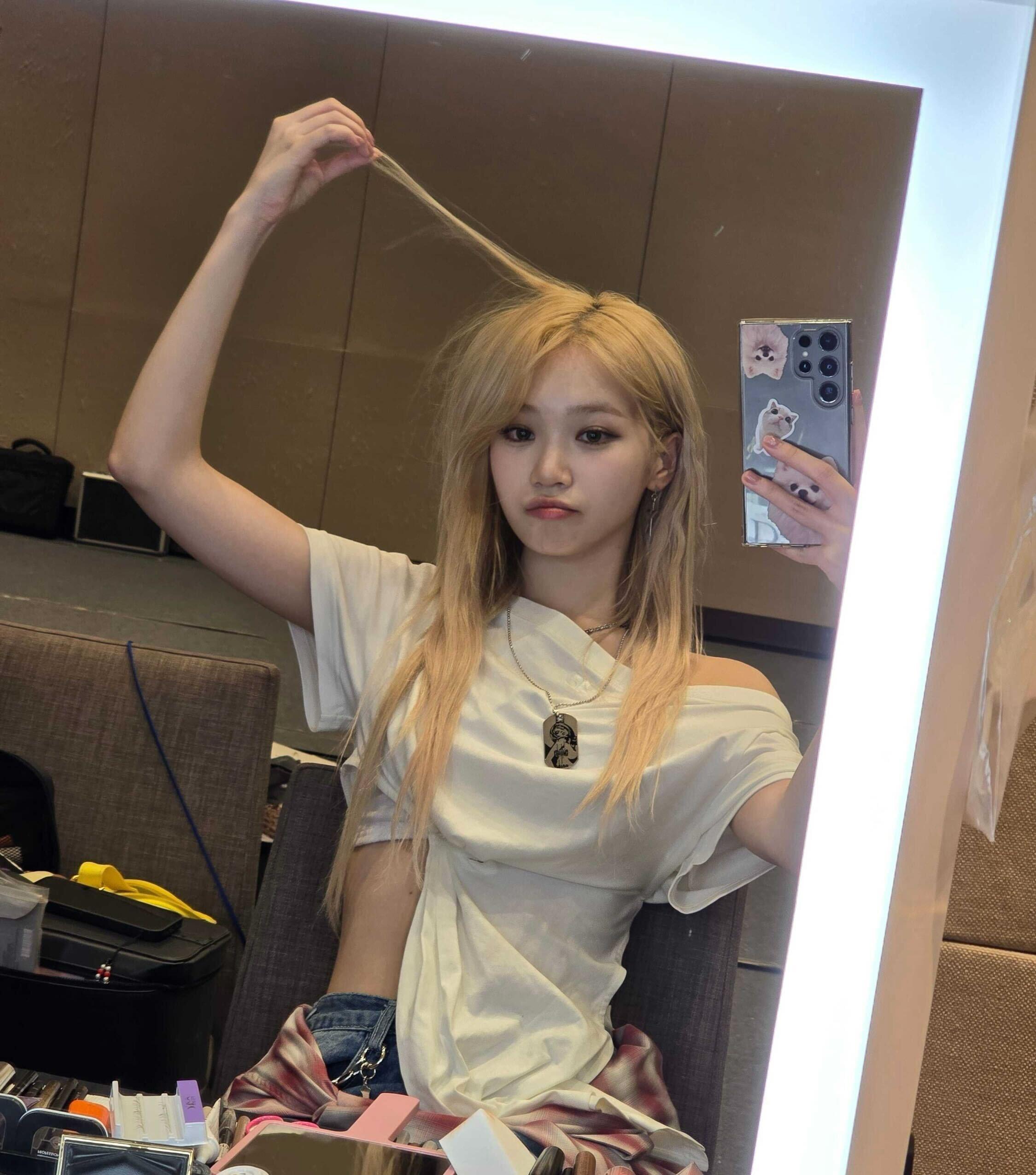 240721 Kim Chaewon Weverse Update | Scrolller