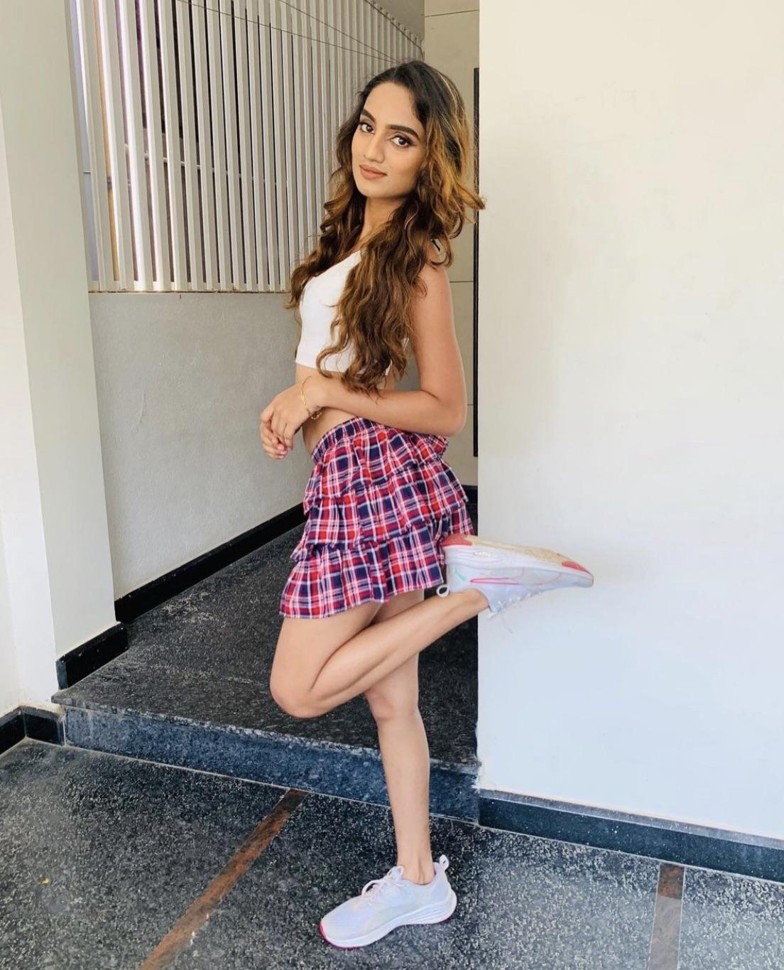 Toned midriff | Scrolller