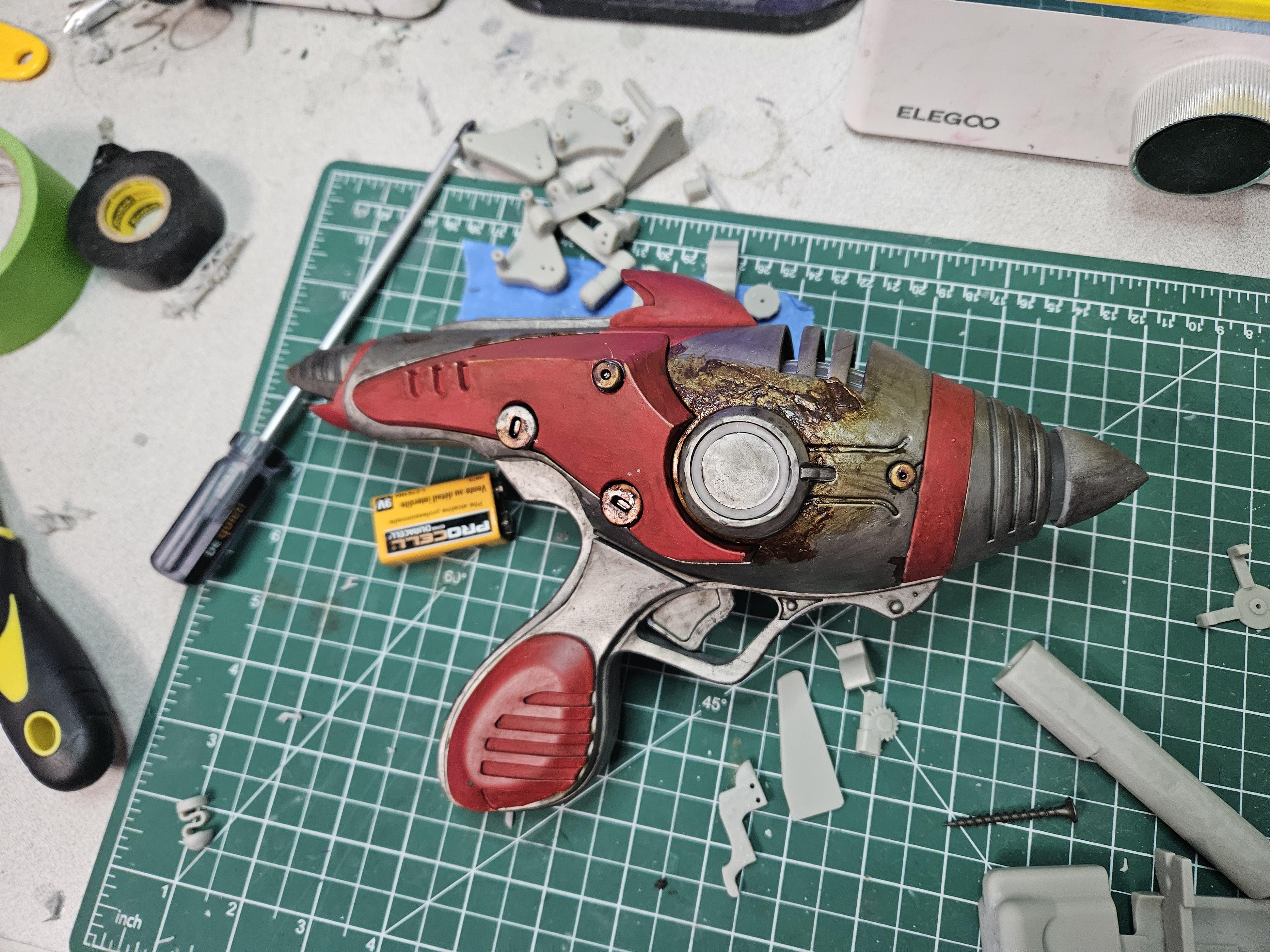 Finishing my alien blaster prop | Scrolller