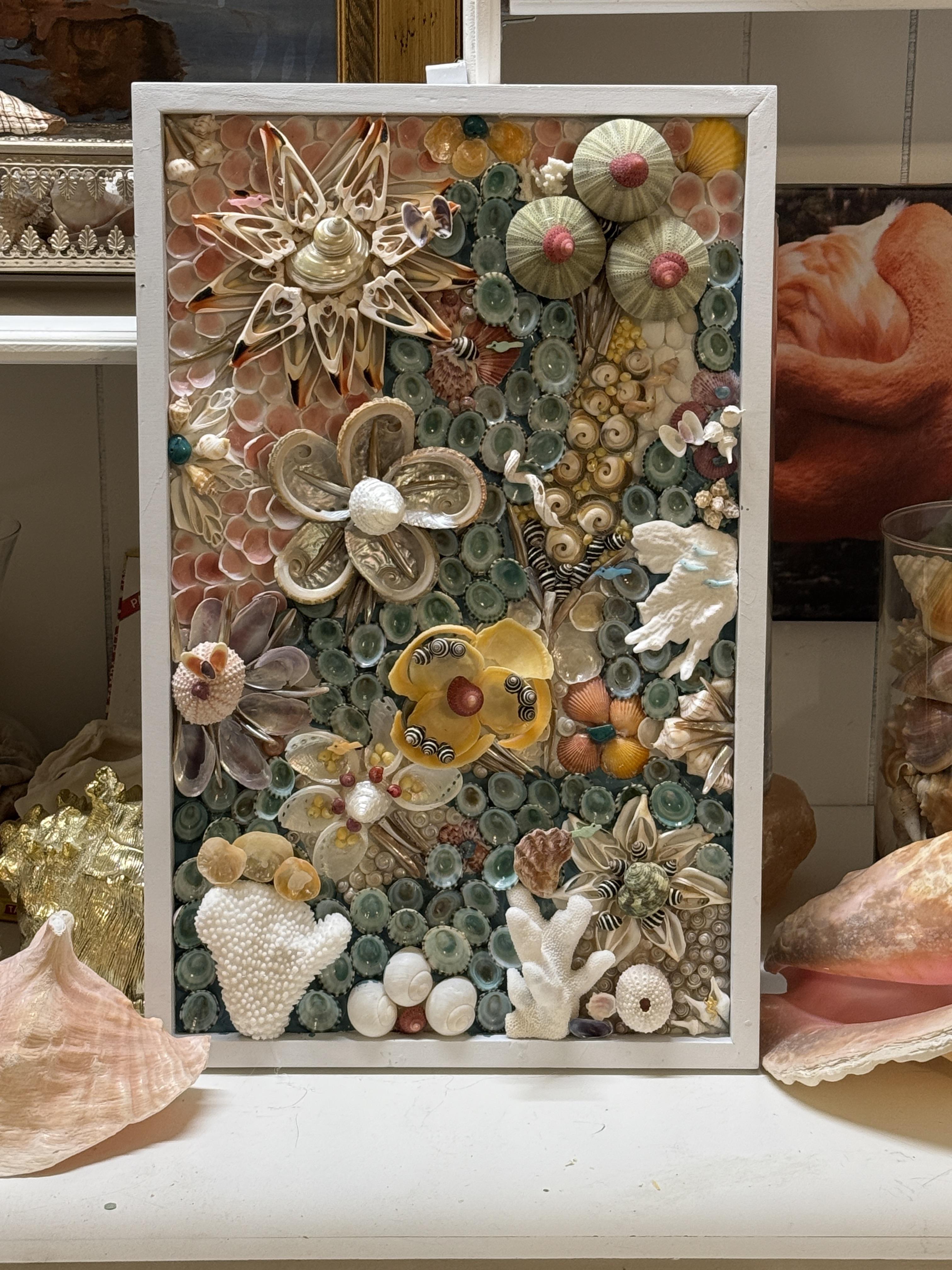 My mom just finished this seashell mosaic for her niece (my cousin), I love how it turned out ...