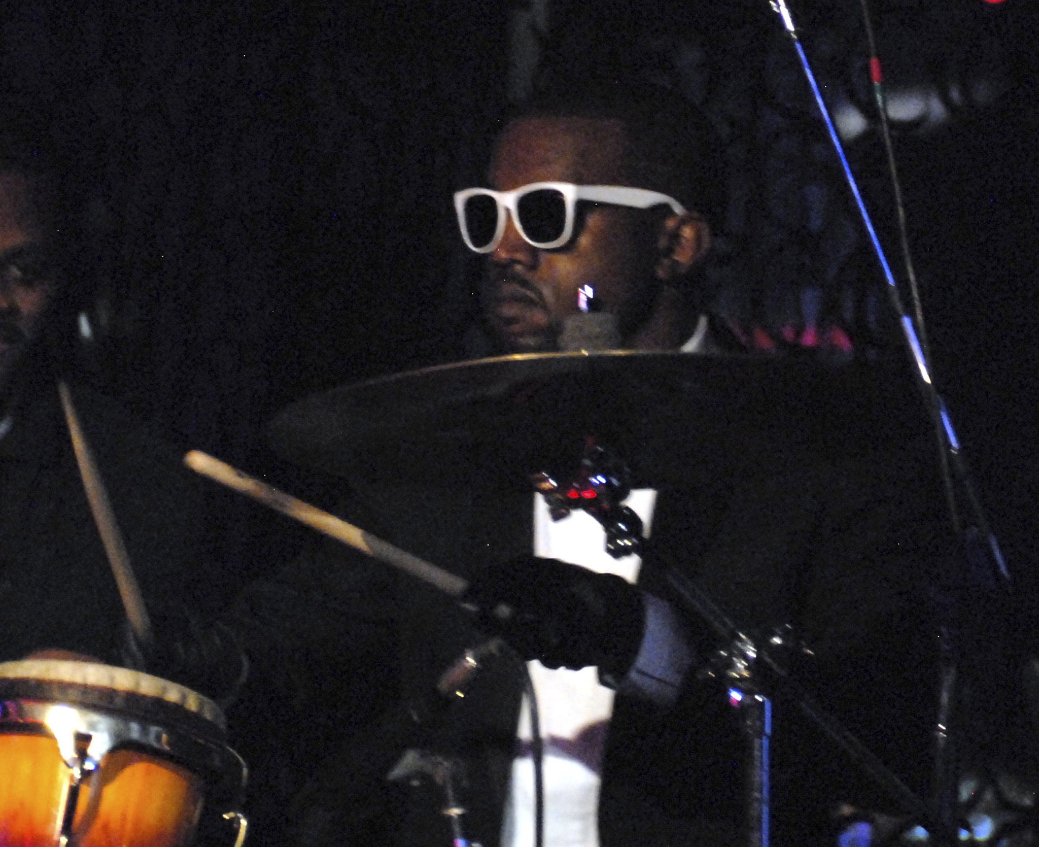 Kanye playing the drums in his Fantasy Suite at the VMAs (2007) | Scrolller