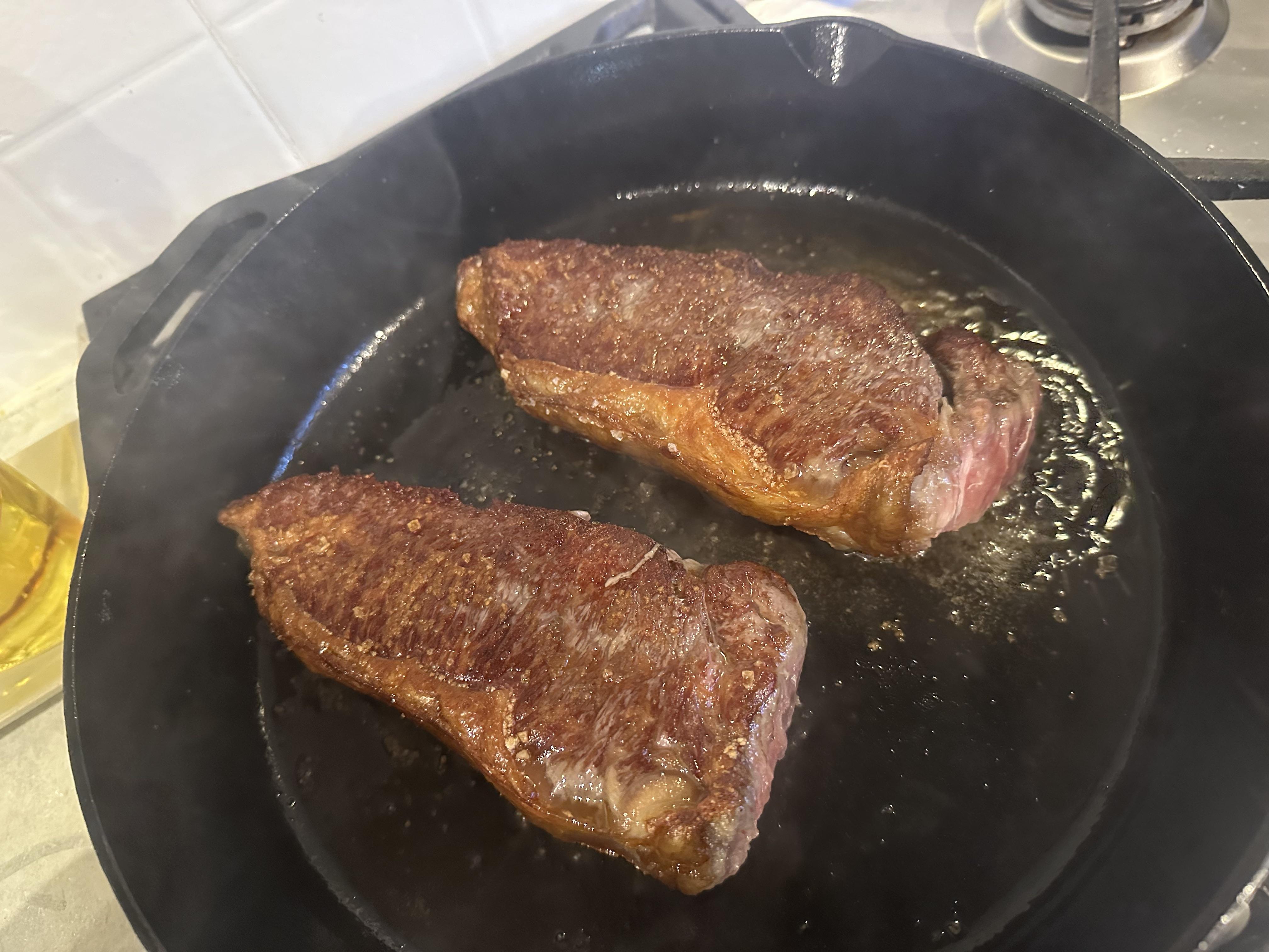 Wagyu Porterhouse - first time with the cast iron | Scrolller