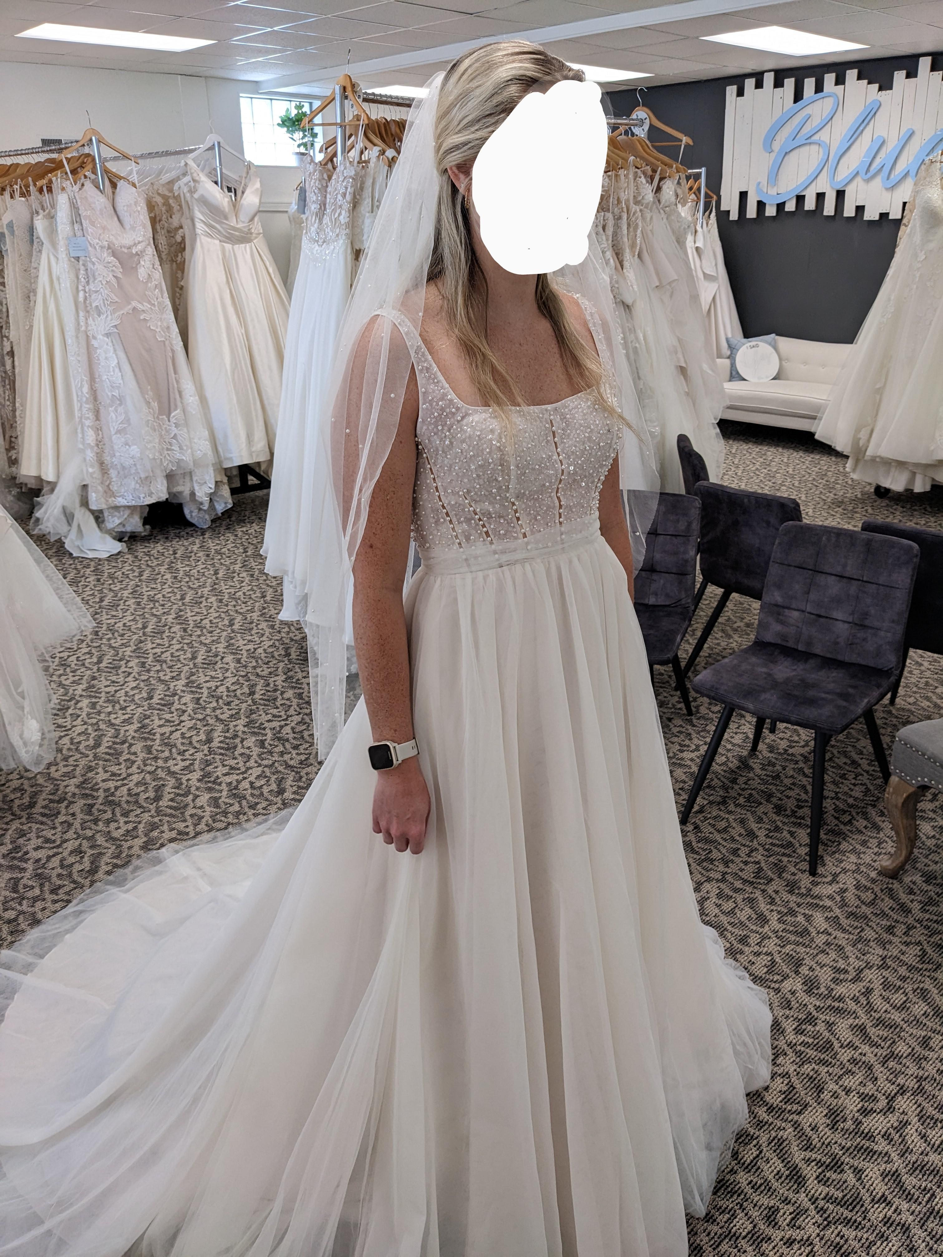 Vintage Veil - cool or gaudy? | Scrolller