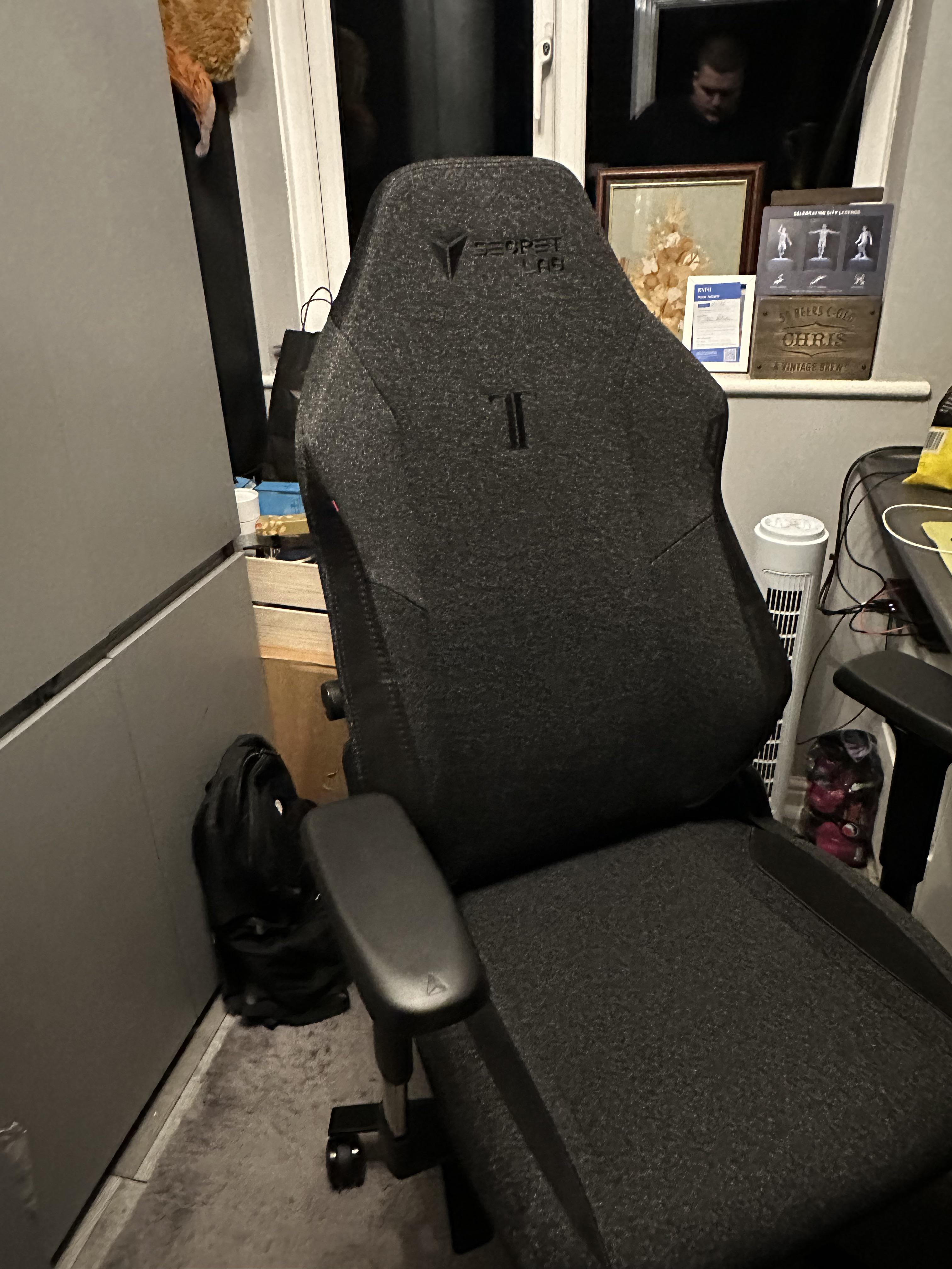 New chair arrived and setup #secretlab | Scrolller