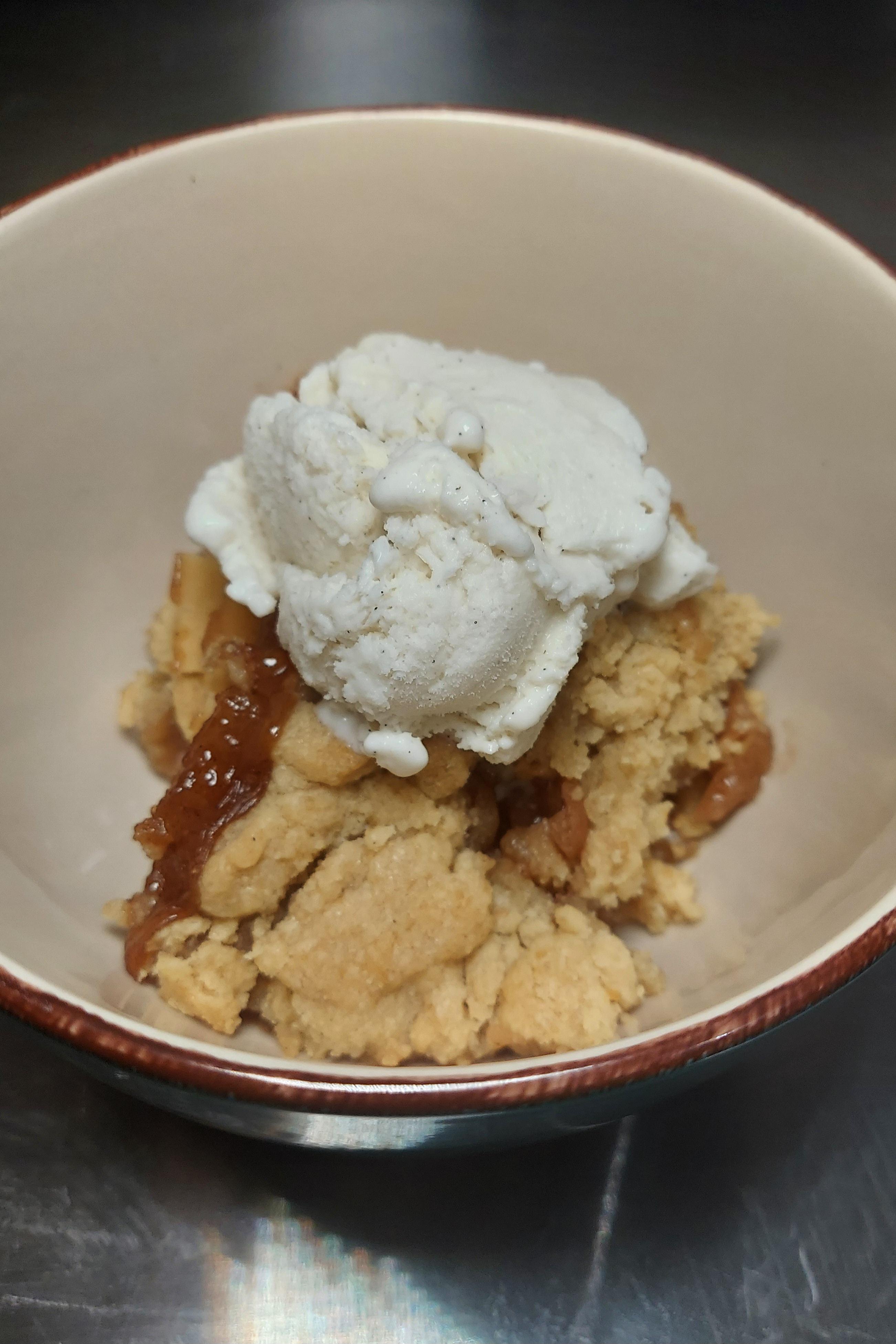[Homemade] Dutch Apple Pie with Dulce De Leche and Vanilla Gelato | Scrolller