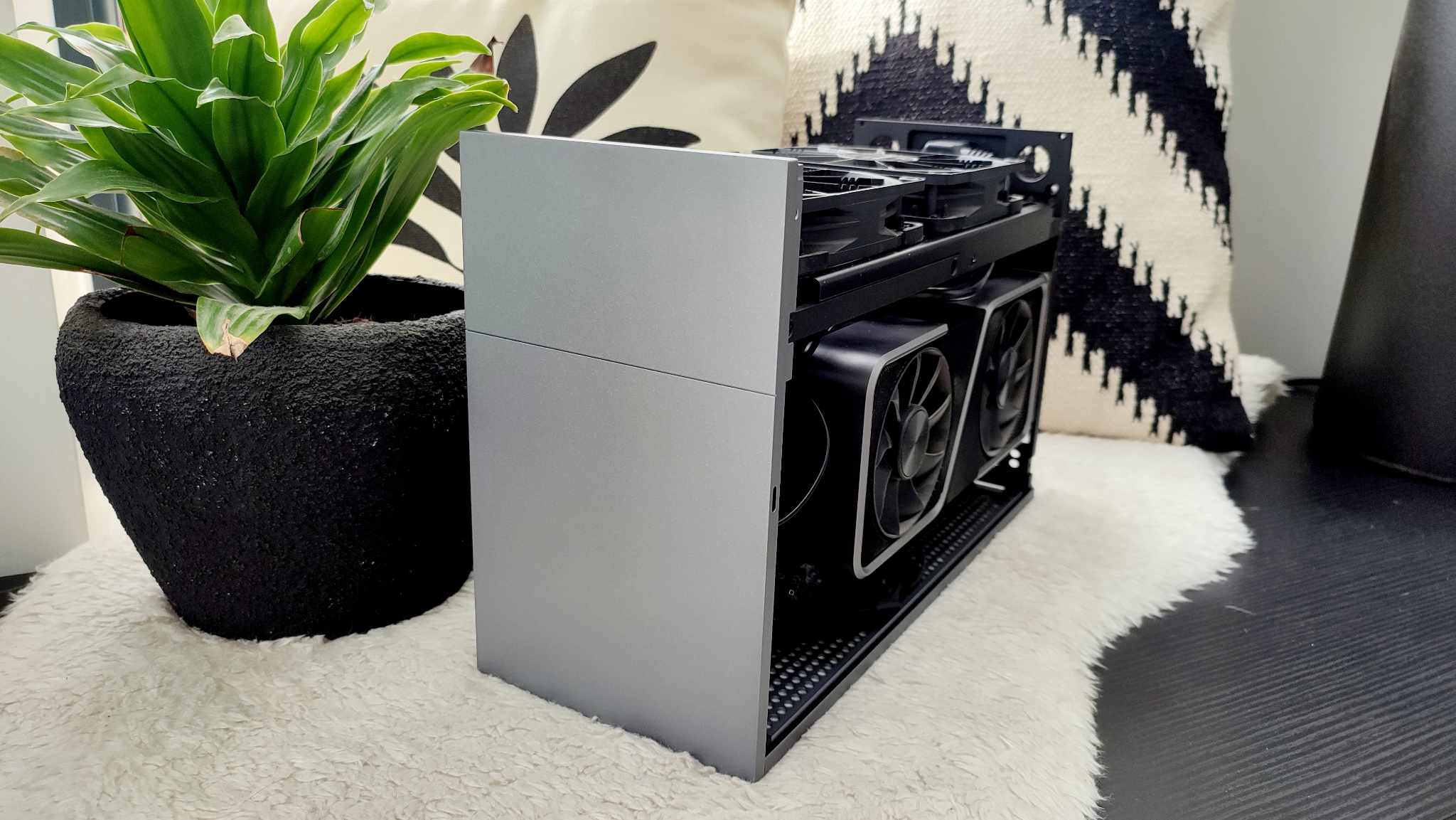 After 1-2 years of saving/researching and slowly upgrading parts, I finally built my dream SFFPC ...