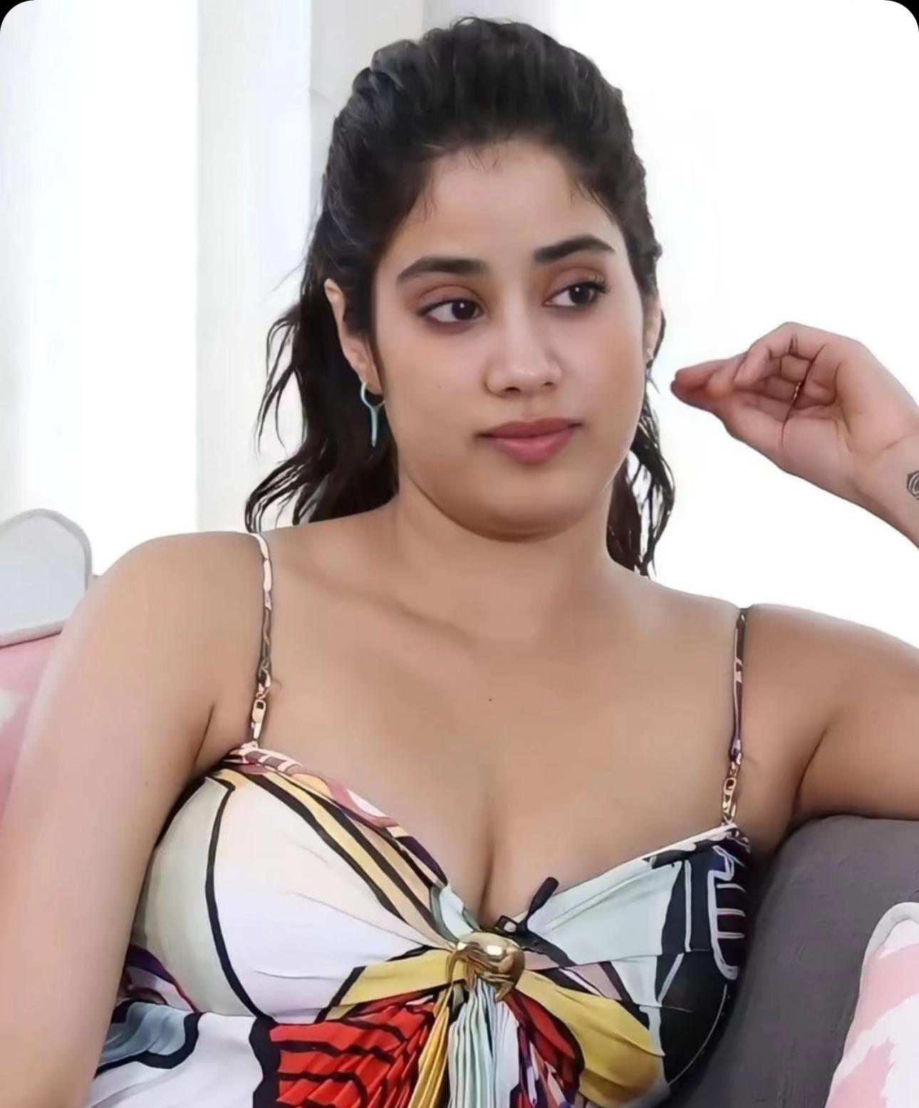 Janhvi Kapoor | Scrolller
