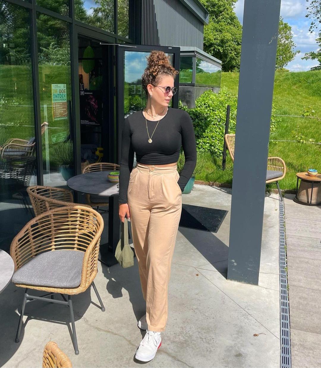 Emma Deckers | Scrolller