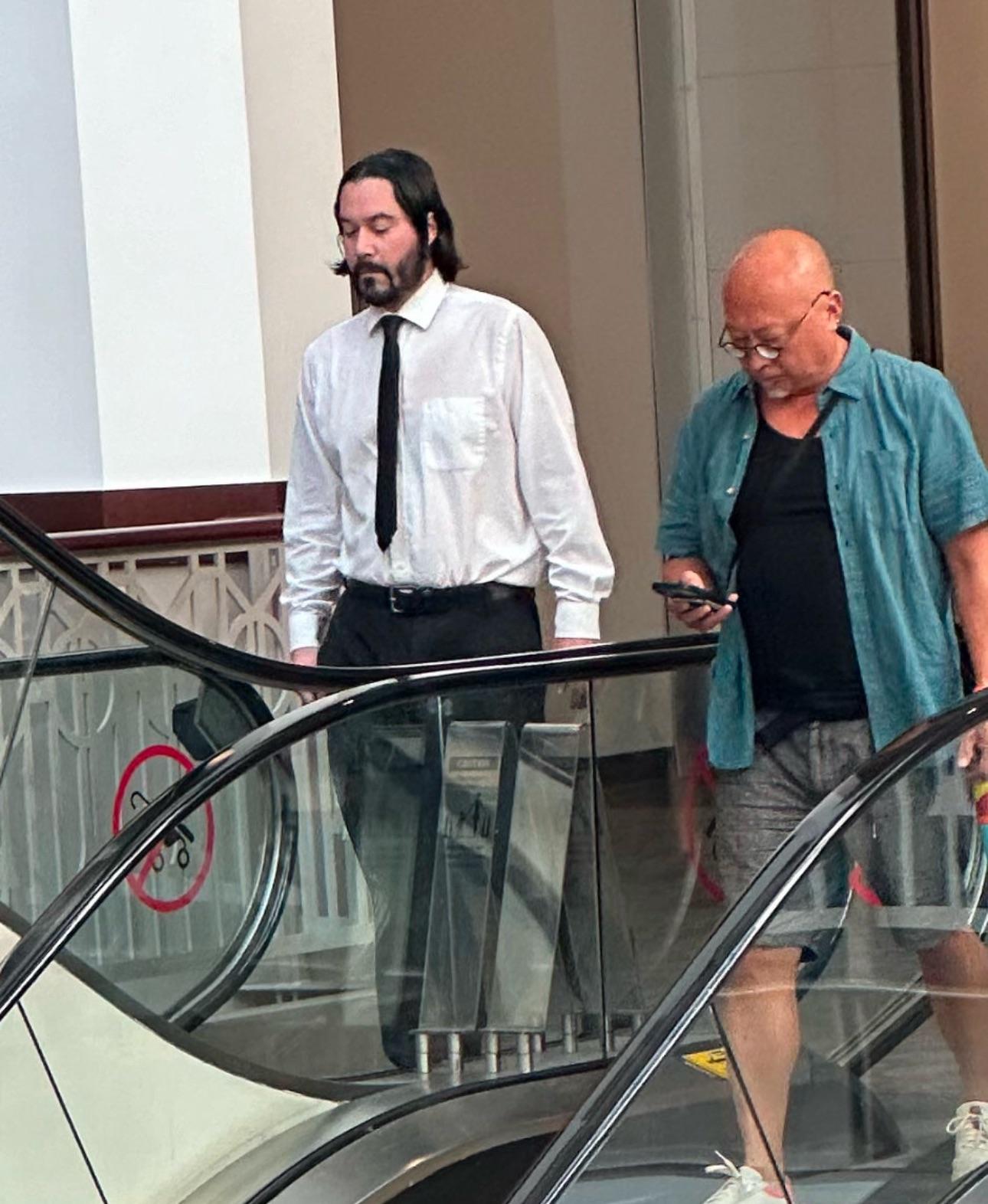 Keanu Reeves at the Providence Mall | Scrolller