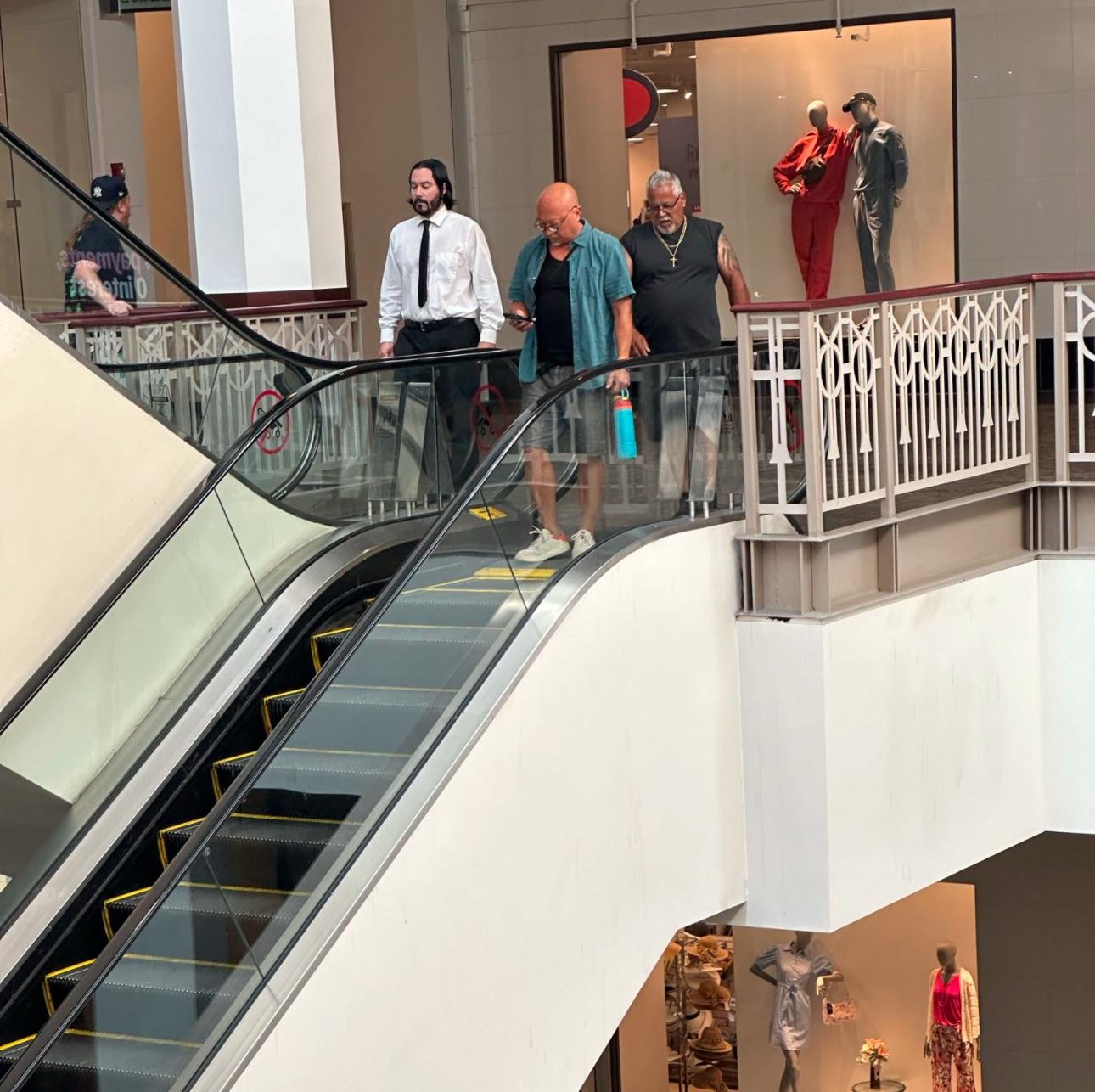 Keanu Reeves at the Providence Mall | Scrolller