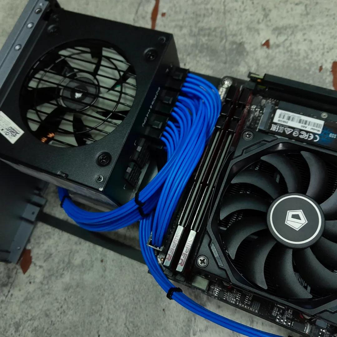 Custom cables - FormD T1 with 90 degree PSU mount | Scrolller