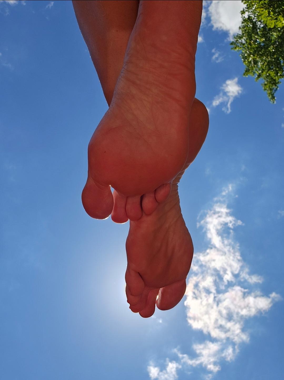 Sun Kissed (swipe for sun behind the clouds) | Scrolller