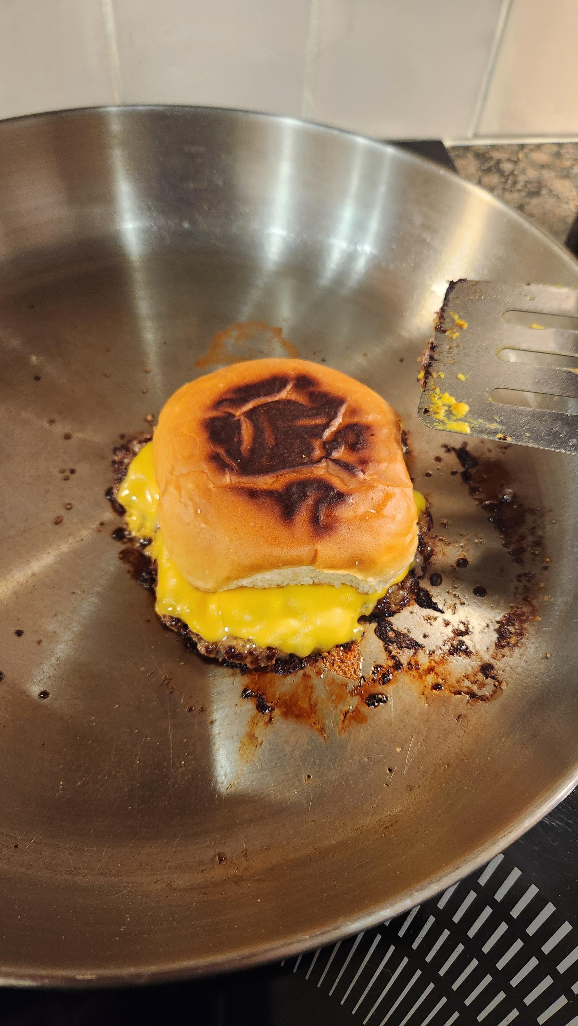 Mustard cheeseburger | Scrolller