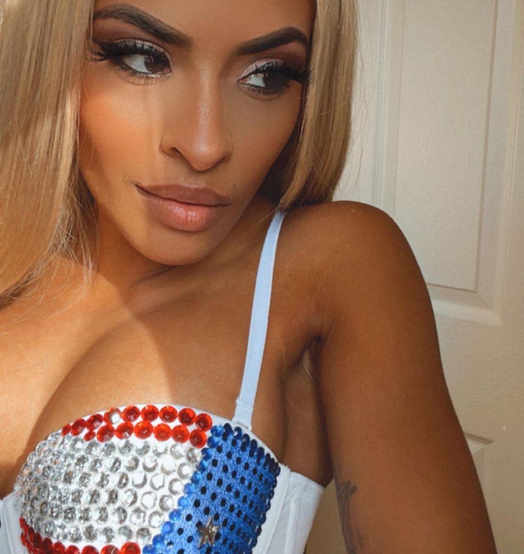 Zelina Vega | Scrolller