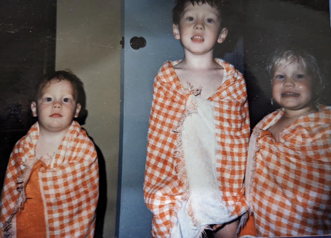 1986, me in the middle with brother and sister on the right. Our neighbors on the left. | Scrolller