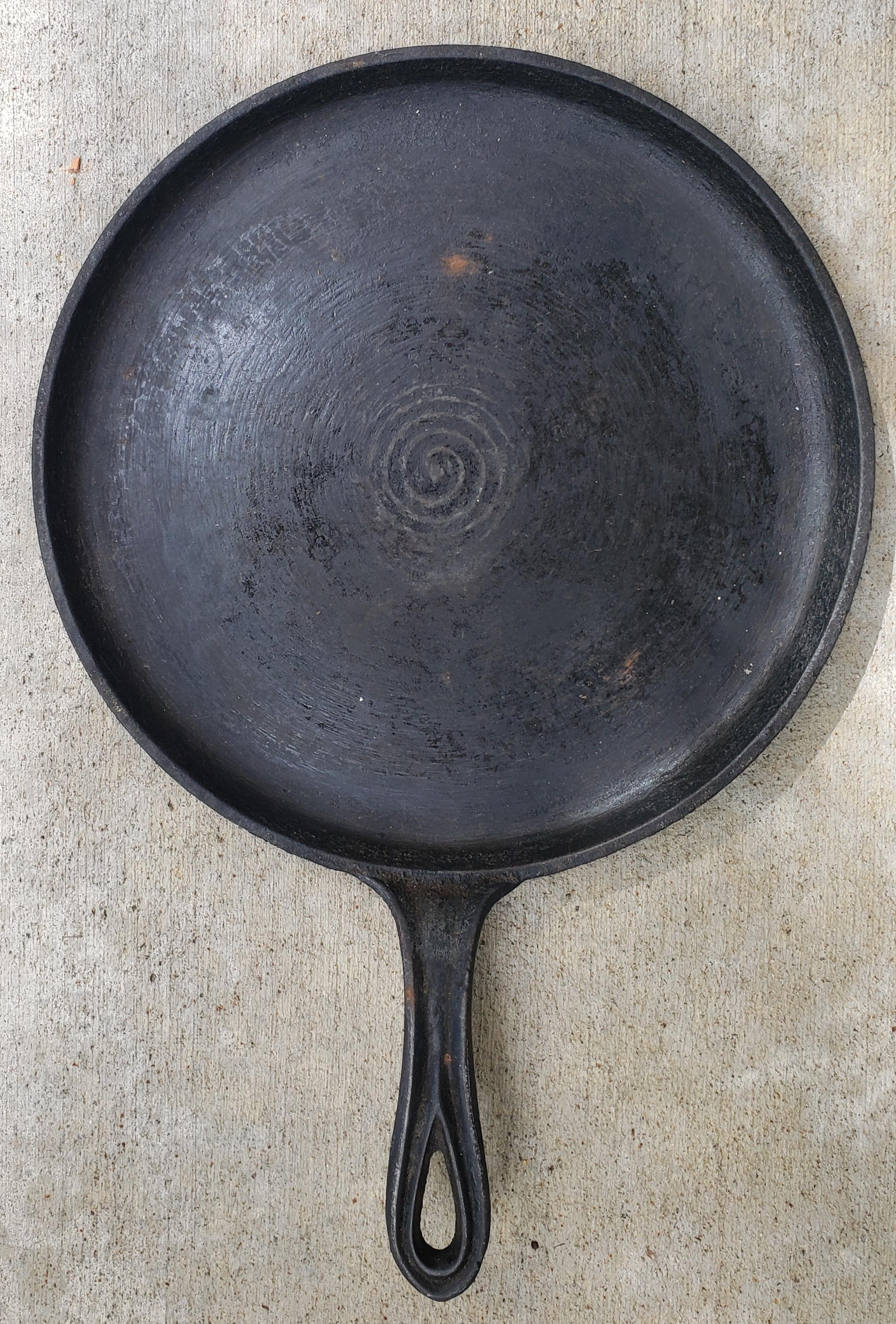 Letters on bottom of this gate marked skillet any indication of maker? Or anyone know the maker ...