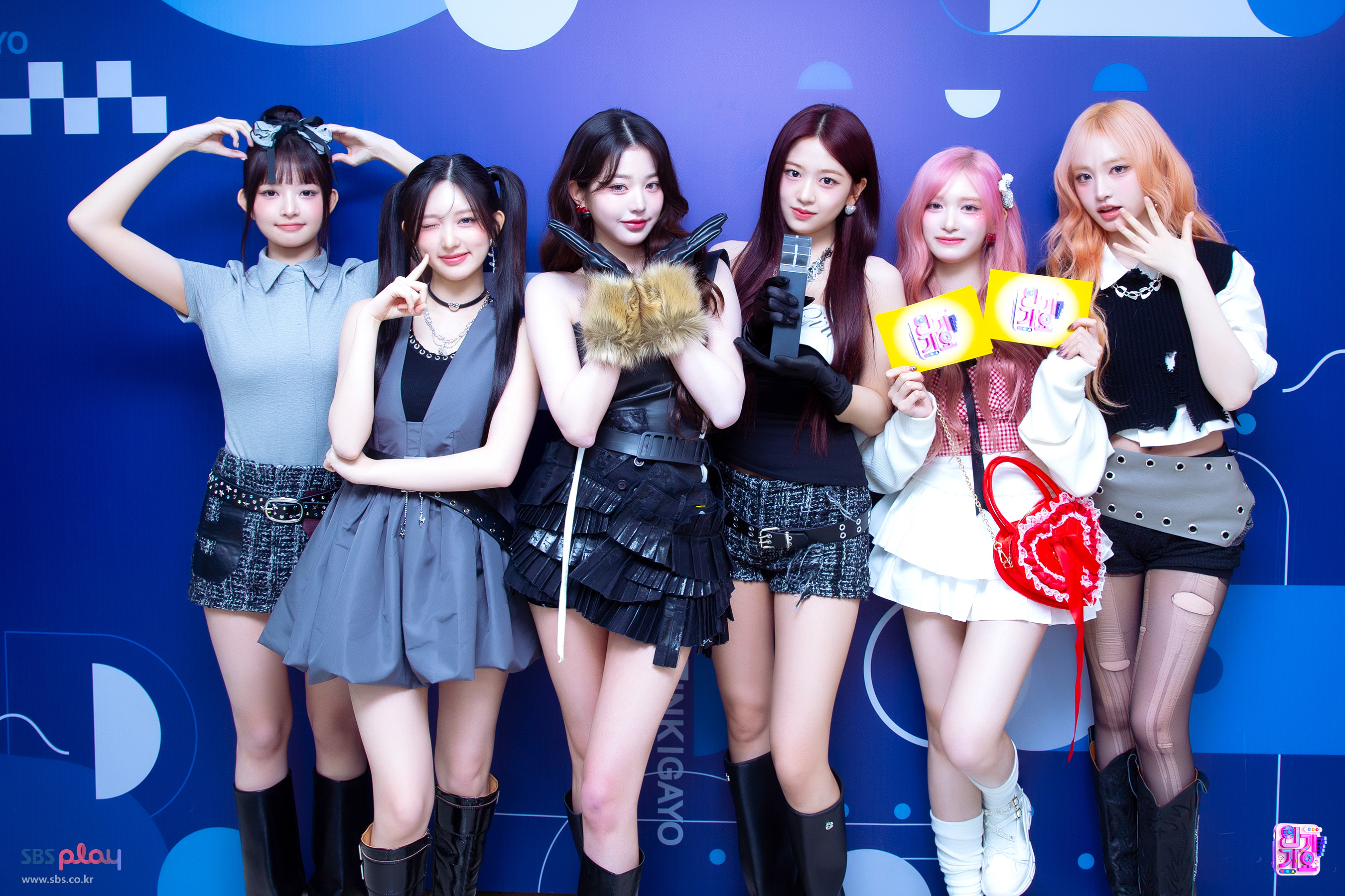 250210 IVE - TOP ARTIST (1st Place Winner Photo Call) @ SBS Inkigayo | Scrolller