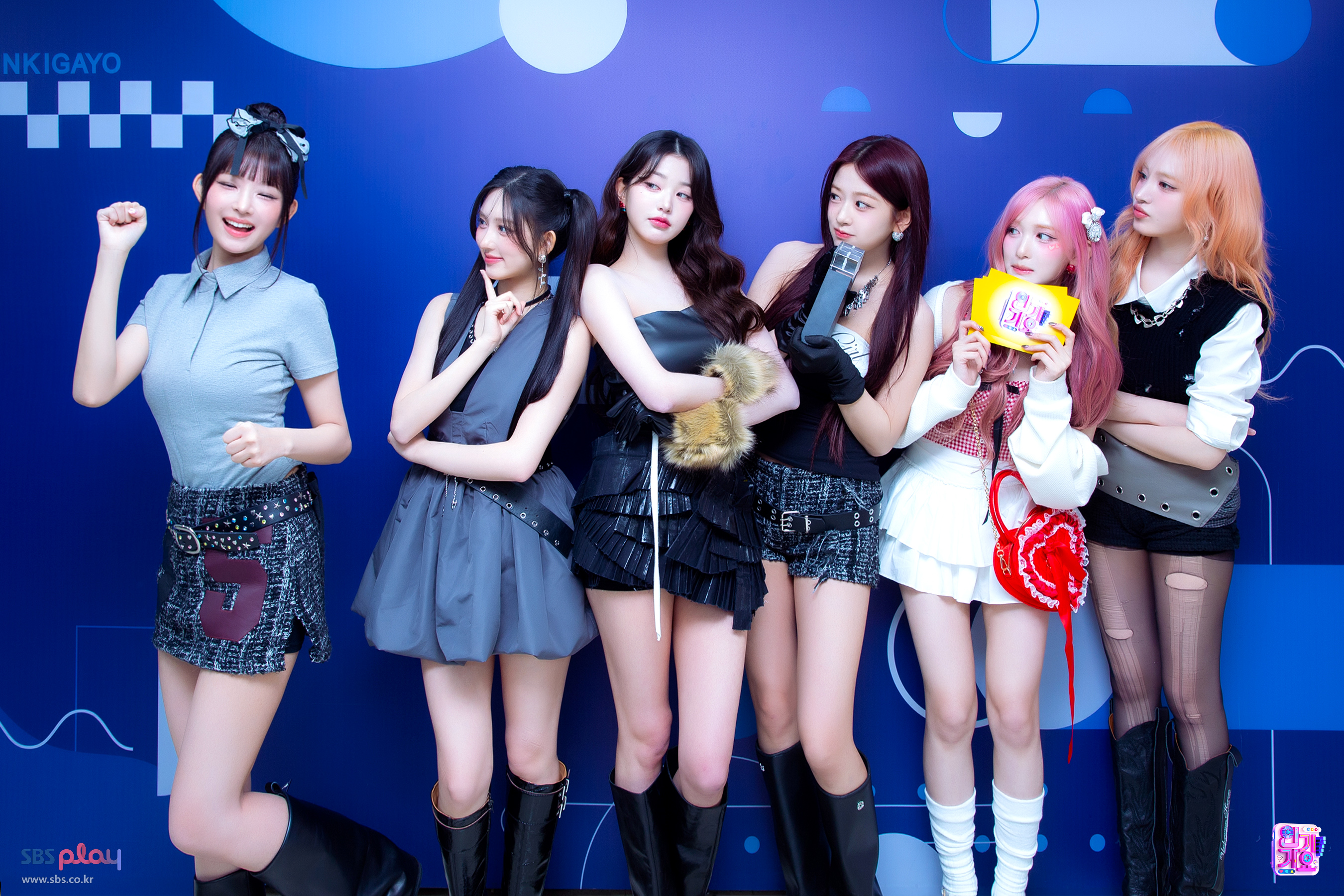 250210 IVE - TOP ARTIST (1st Place Winner Photo Call) @ SBS Inkigayo | Scrolller