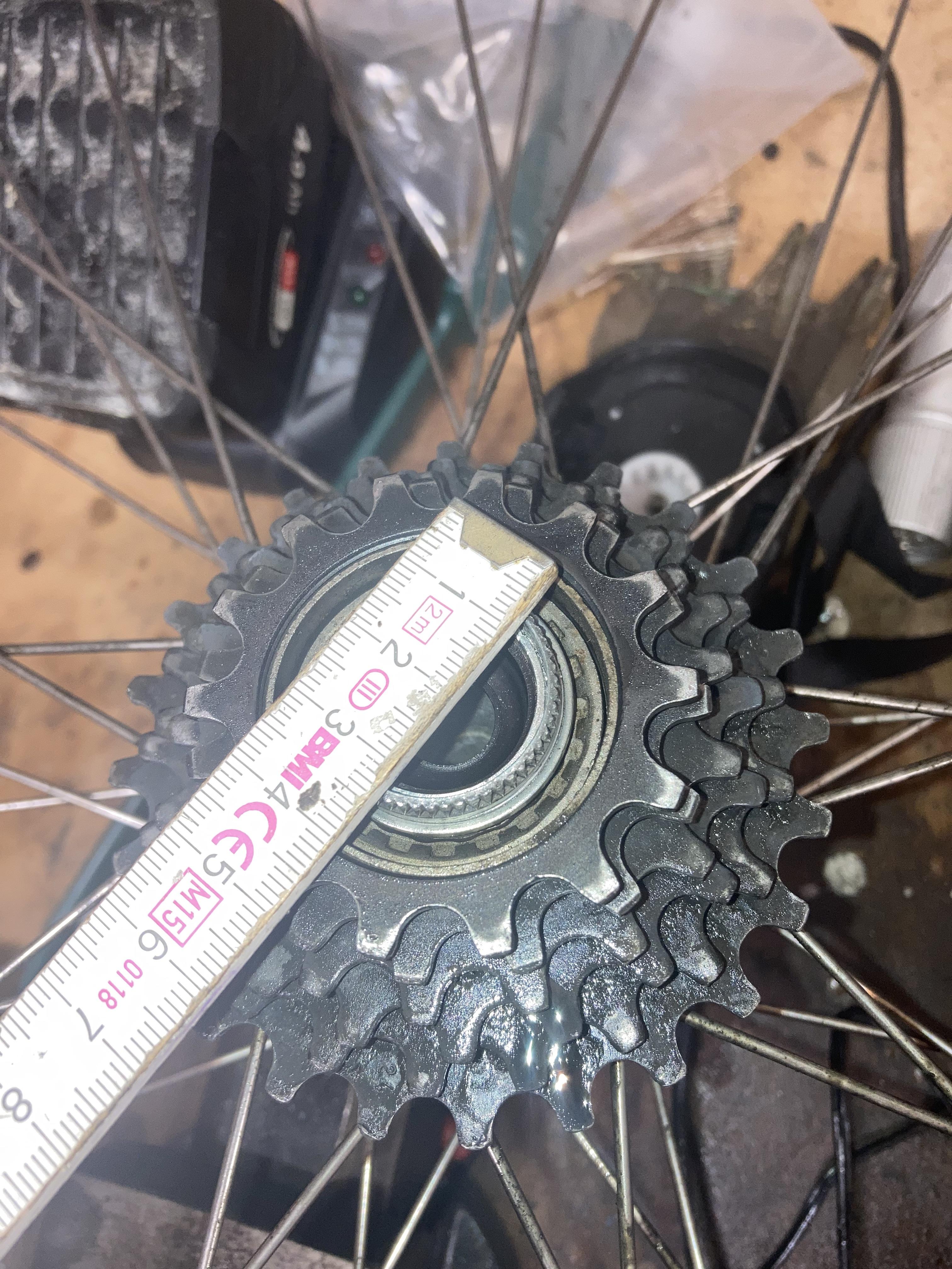 Does anyone know which removal tool i need for this freewheel? Or how to remove it otherwise ...