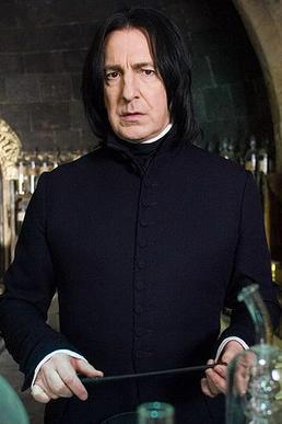 Am I the only one thinking that sasuke uchiha looks like Severus snape from Harry Potter ...