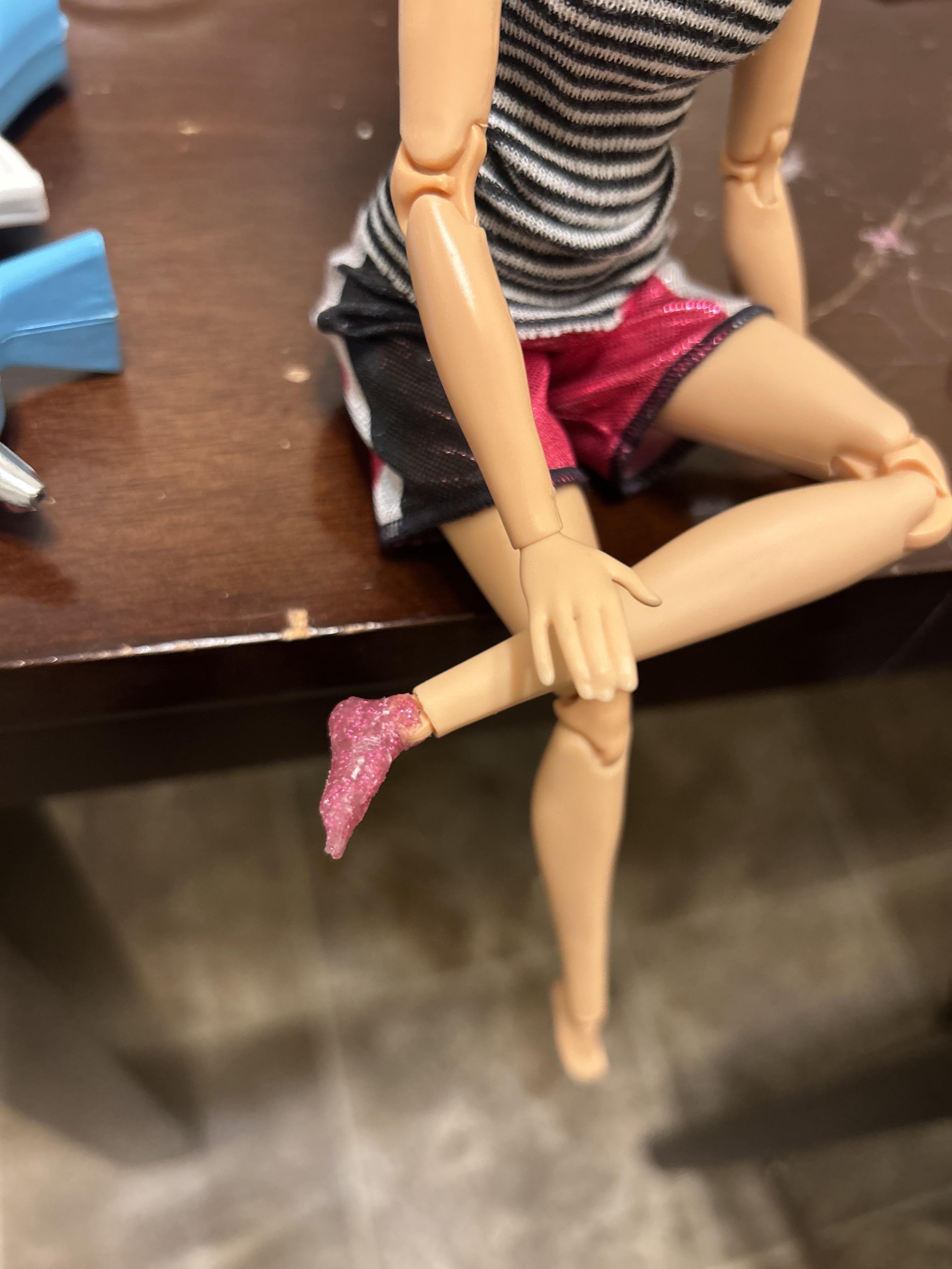 Replacement foot made from hot glue | Scrolller