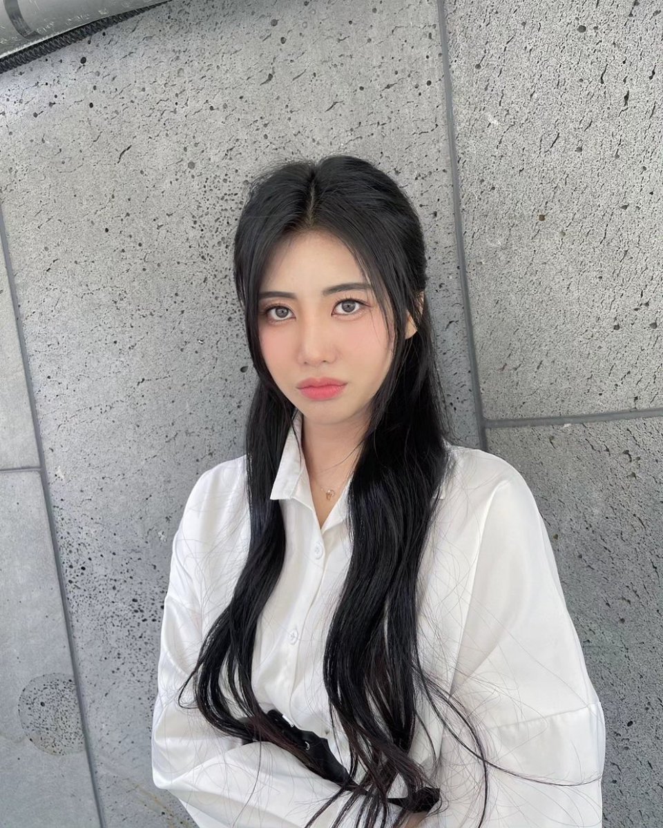 WiTCHES - New Member: Minju (Introduction Photos) | Scrolller
